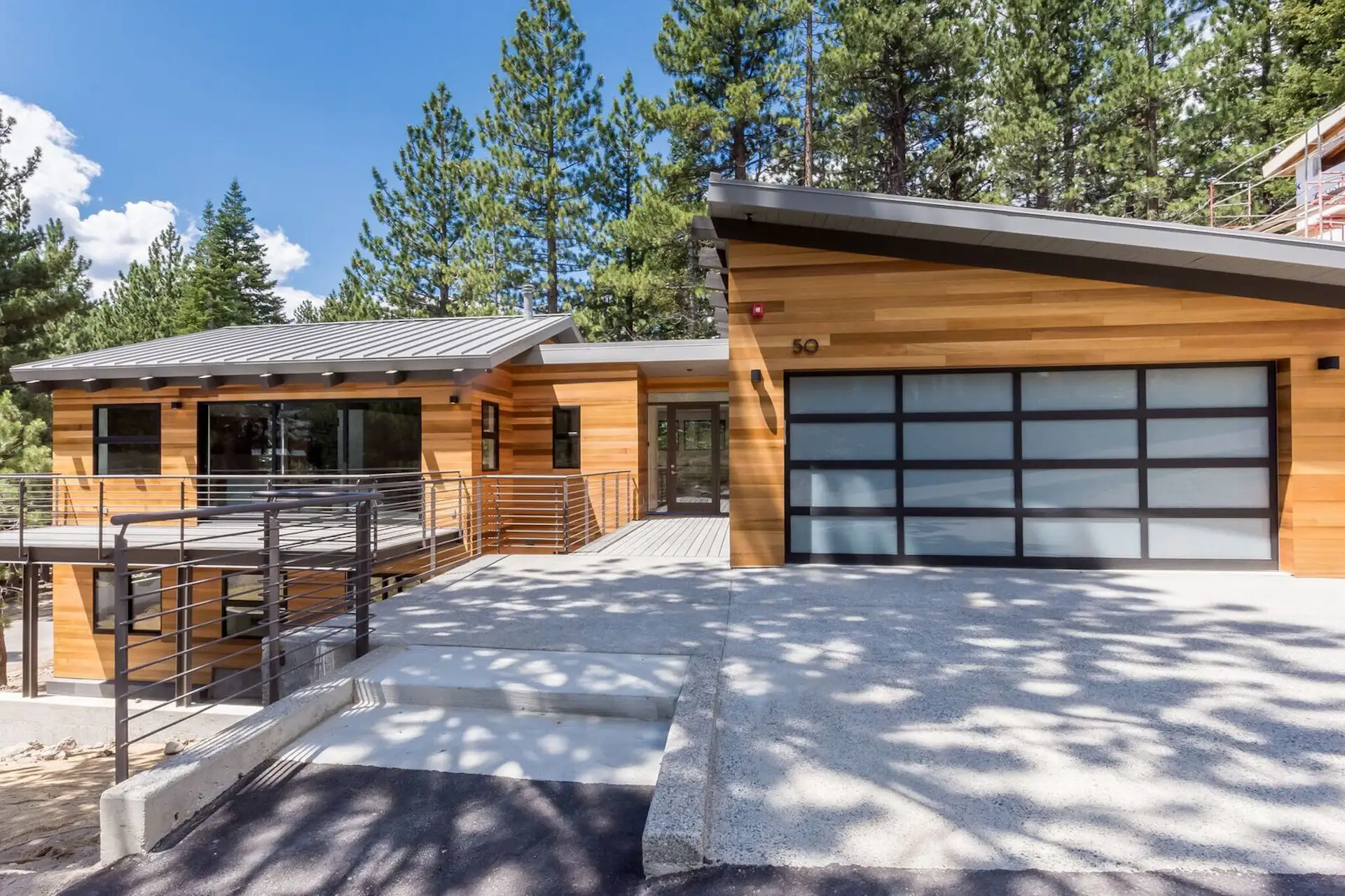 Mammoth Modern House 1 (12 Photos) - Dwell