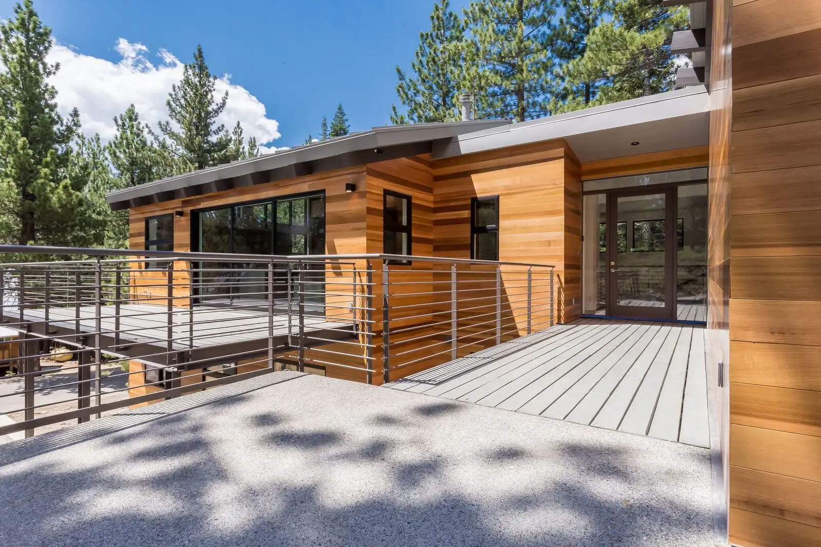 Mammoth Modern House 1 (12 Photos) - Dwell