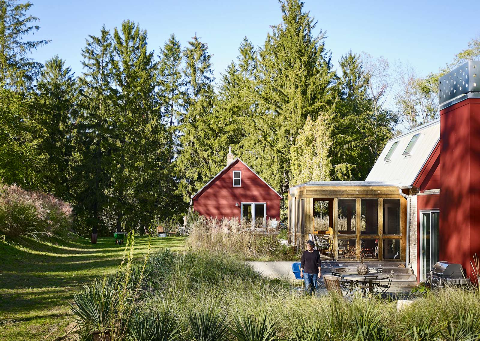 Photo 3 of 11 in A Michigan Farmhouse and Barn Become an Airy Artist ...