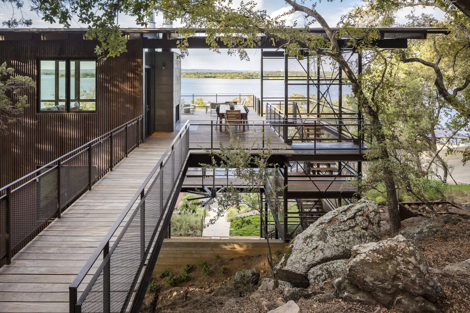 A Spectacular Lakeside Retreat in Texas Embraces the Outdoors - Dwell