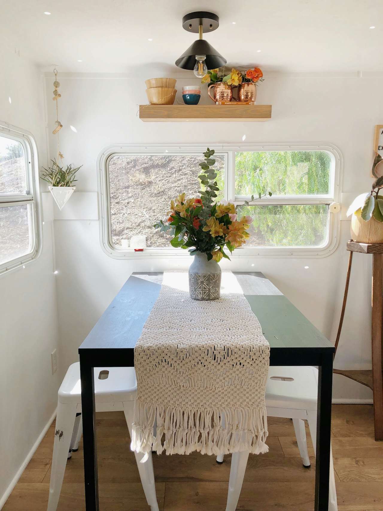 Photo 9 of 11 in A Couple Spend $3K to Turn an Old RV Into a Cozy Home ...