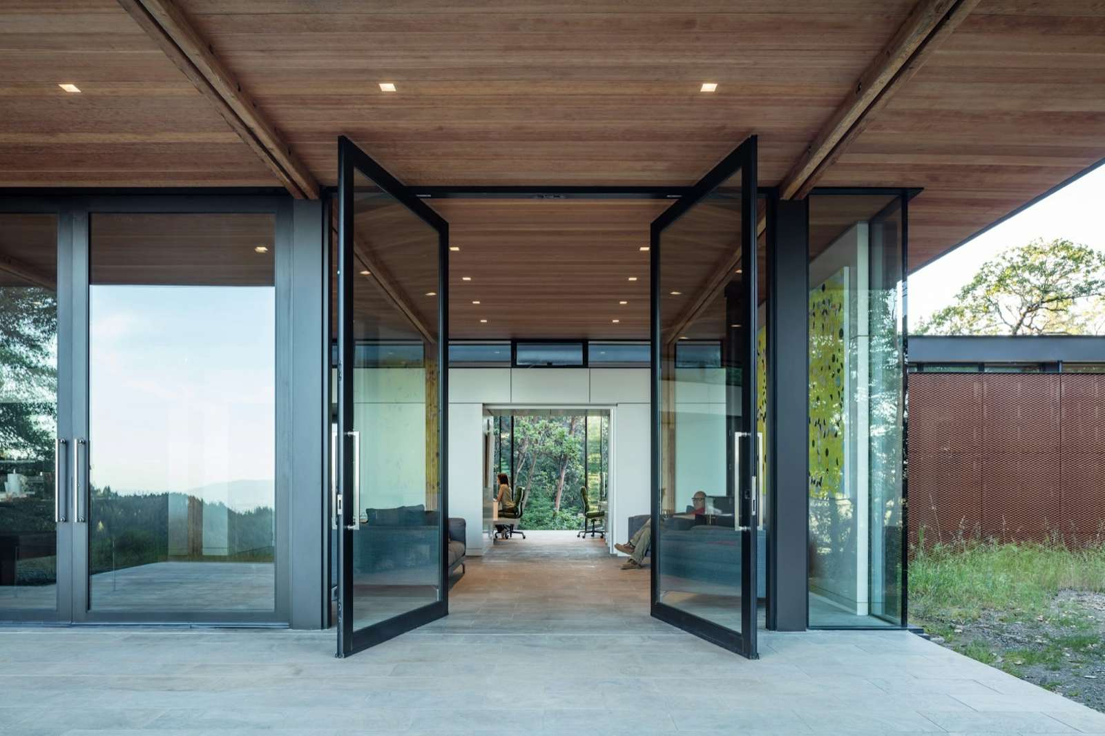 Photo 7 of 14 in This Elegant Californian Prefab Minimizes Site ...