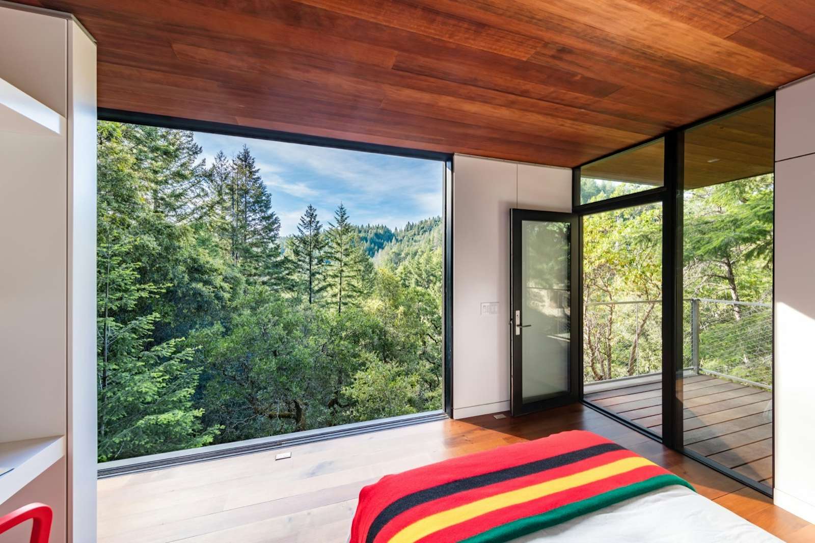 Photo 13 of 14 in This Elegant Californian Prefab Minimizes Site ...