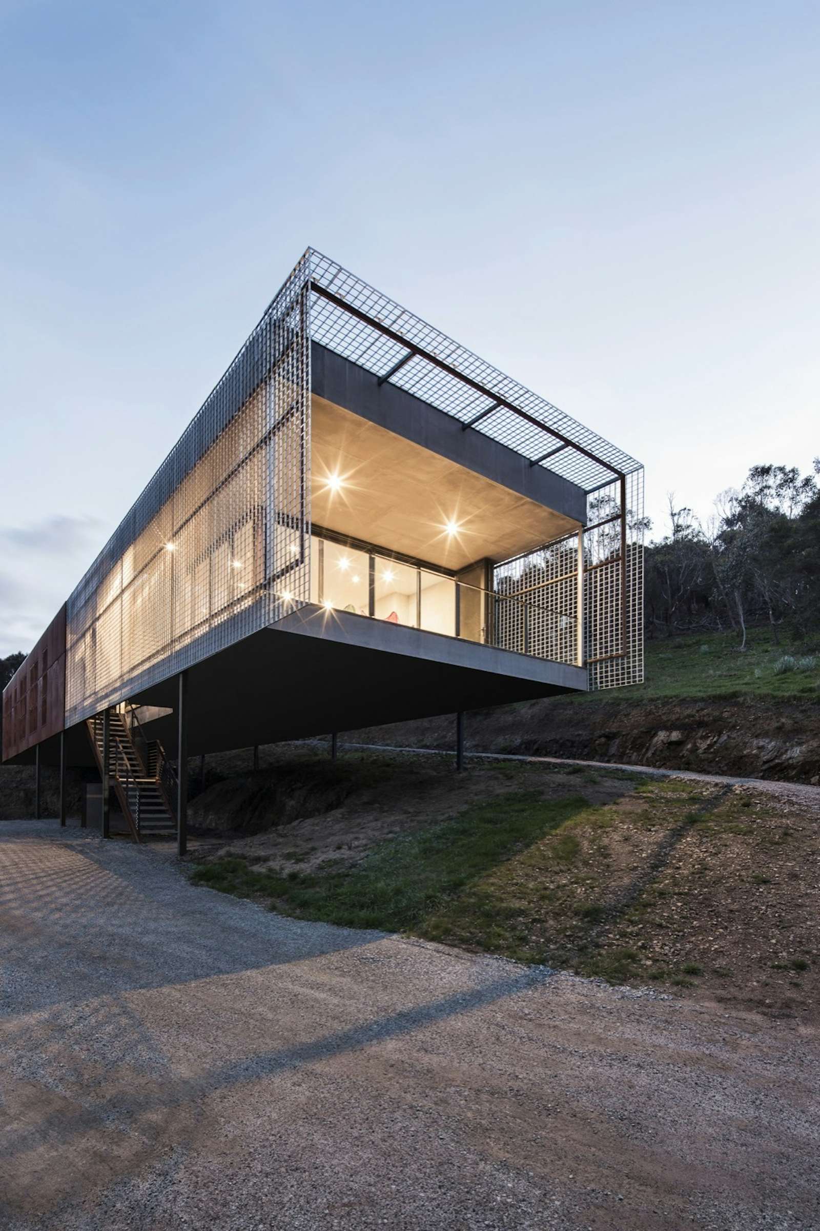 A Fire-Resistant House Cuts a Striking Figure in the Australian Bush ...