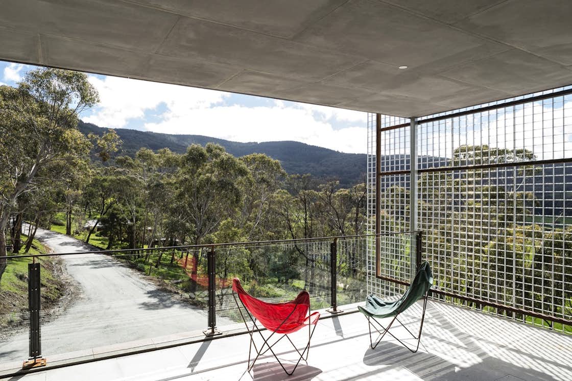 A Fire-Resistant House Cuts a Striking Figure in the Australian Bush ...
