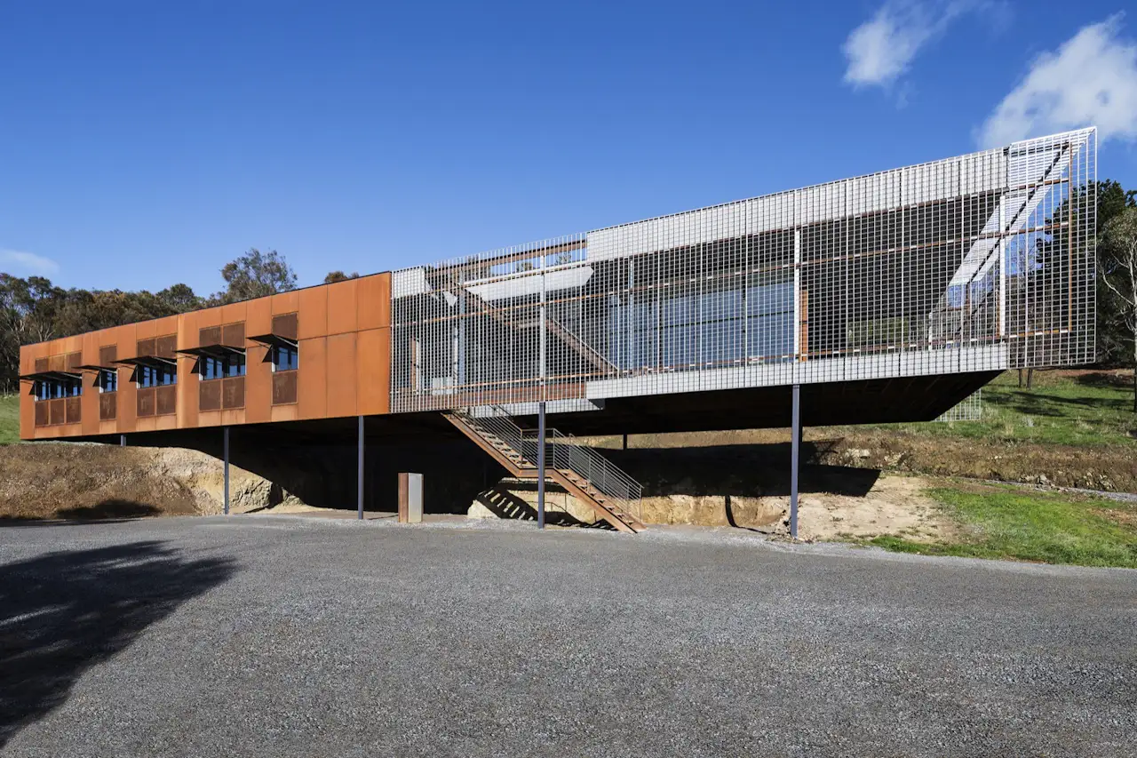 A Fire-Resistant House Cuts a Striking Figure in the Australian Bush ...