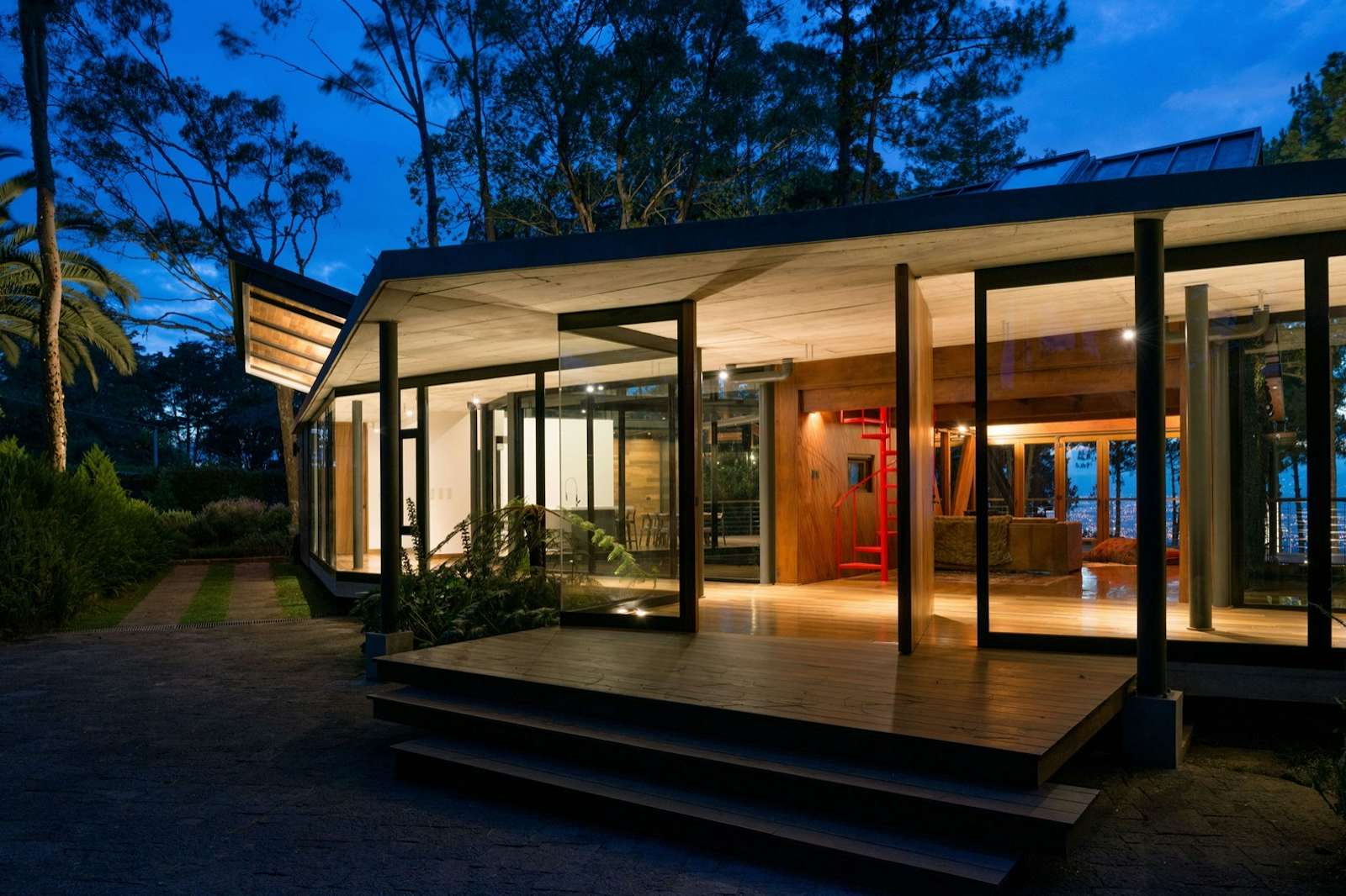 Photo 6 of 15 in A Small Guatemalan Hut Gains a Thoughtful Glazed ...
