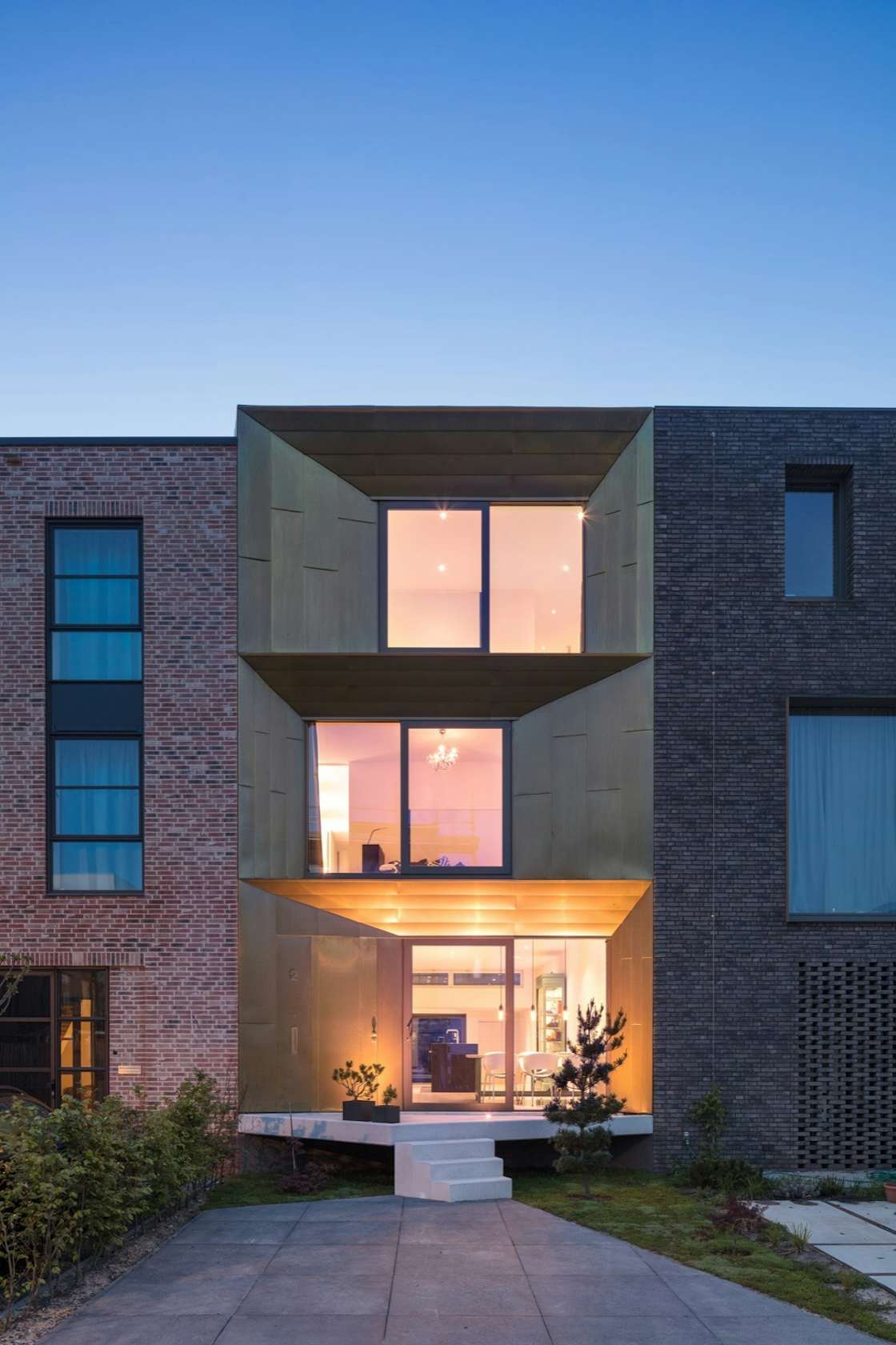 Photo 7 of 12 in A Sculptural Brass House Glows Like a Jewel in ...