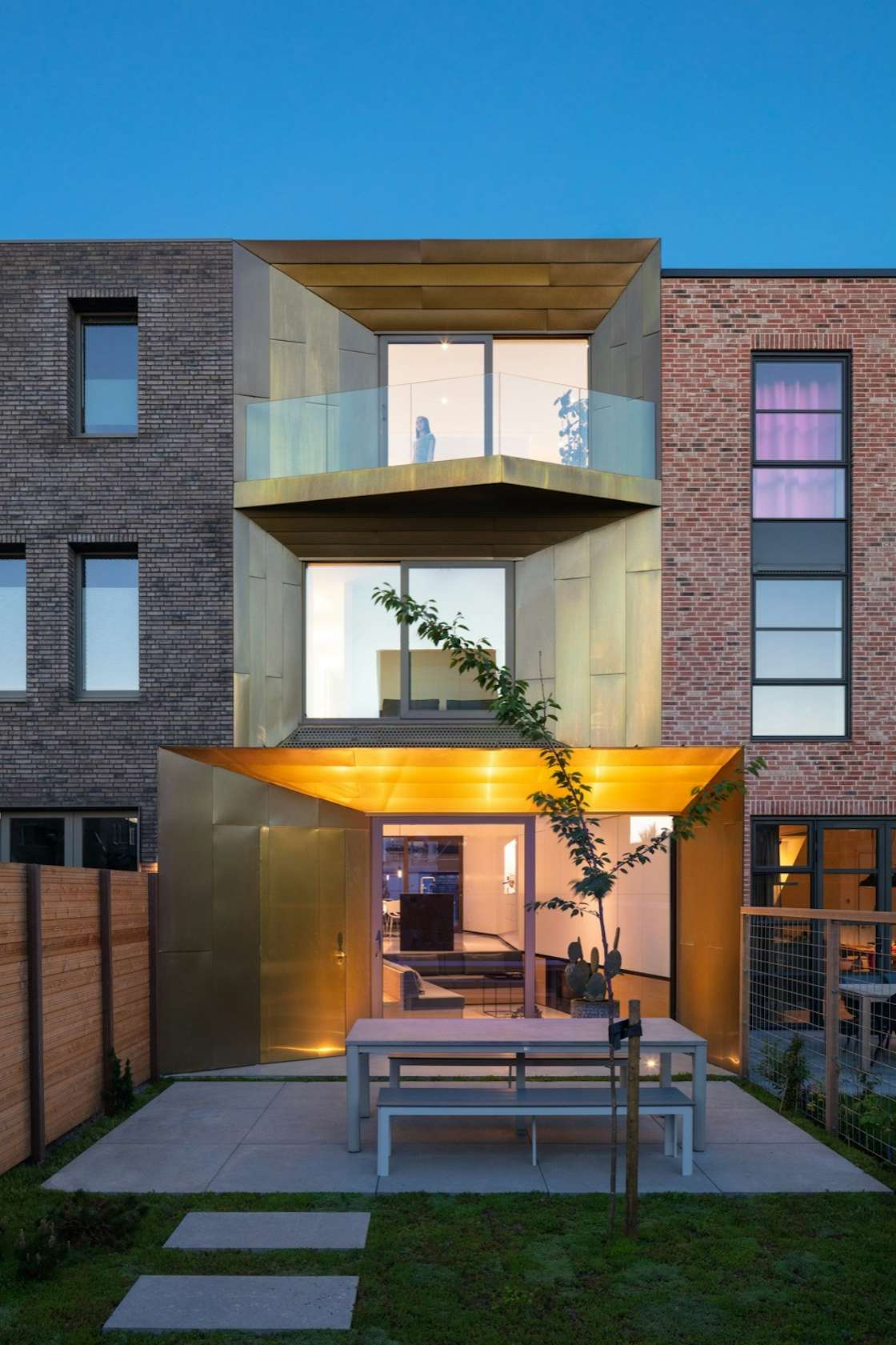 Photo 8 of 12 in A Sculptural Brass House Glows Like a Jewel in ...