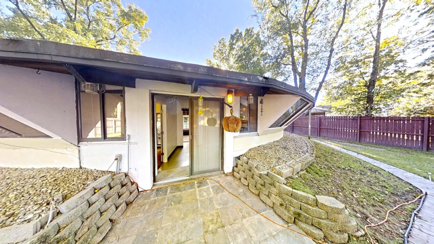 Photo 7 of 11 in Bruce Goff’s Quirky Round House Hits the Market For ...