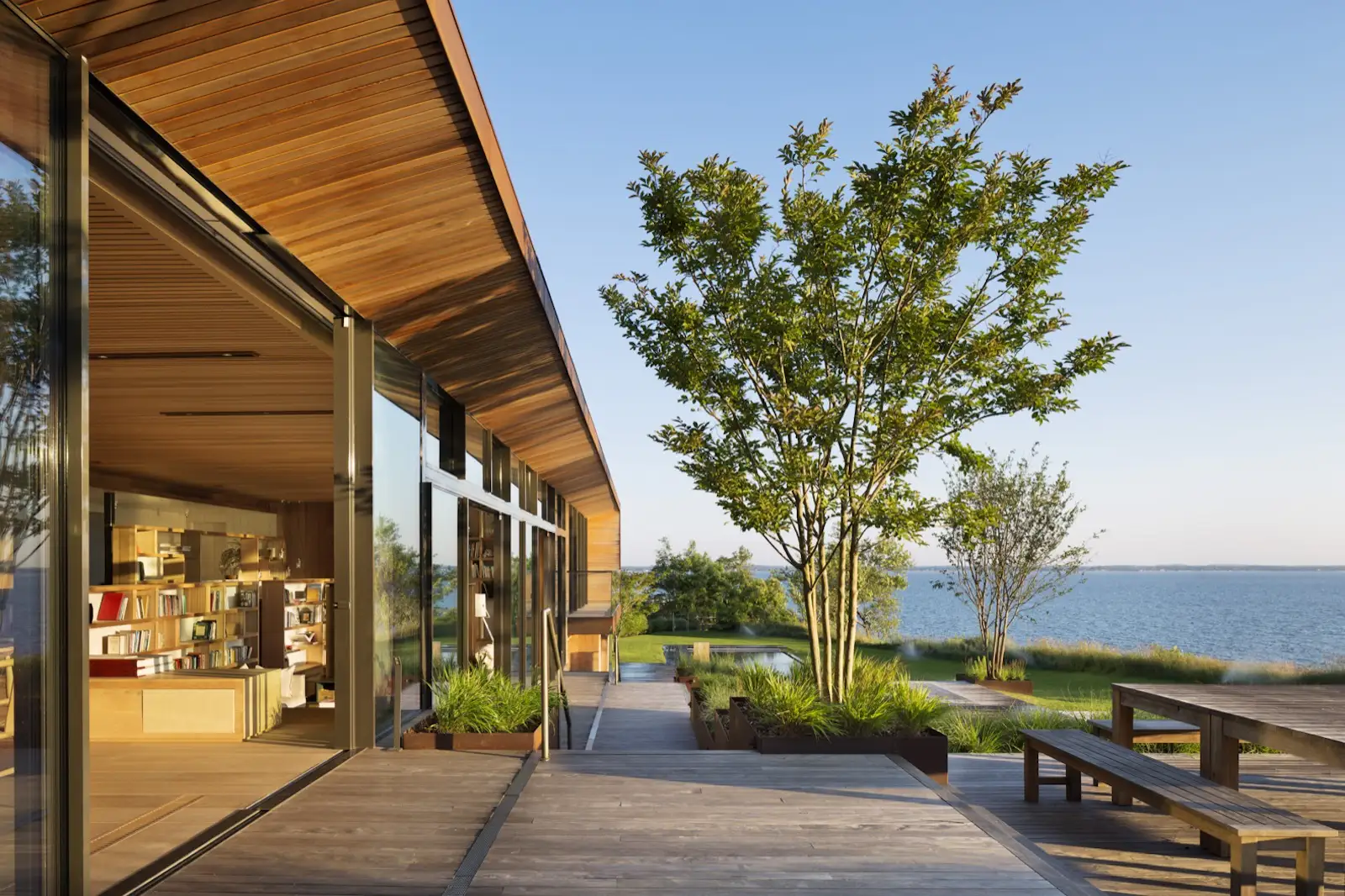 Photo 8 of 18 in This Hamptons Getaway Blends Seamlessly Into a Lush ...