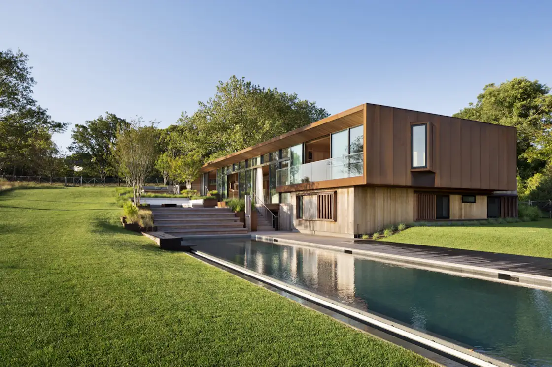 Photo 6 of 18 in This Hamptons Getaway Blends Seamlessly Into a Lush ...