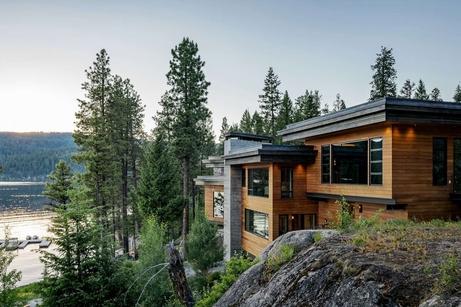 This Modern Cliff House Seamlessly Knits Into a Rocky Idaho Lakefront ...