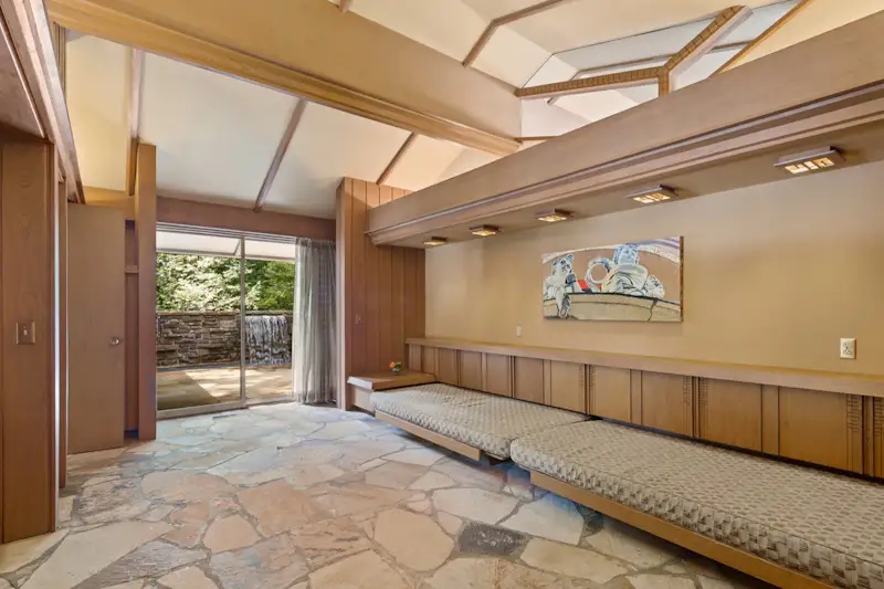 Photo 12 of 14 in A Midcentury Masterpiece by E. Fay Jones Hits the ...