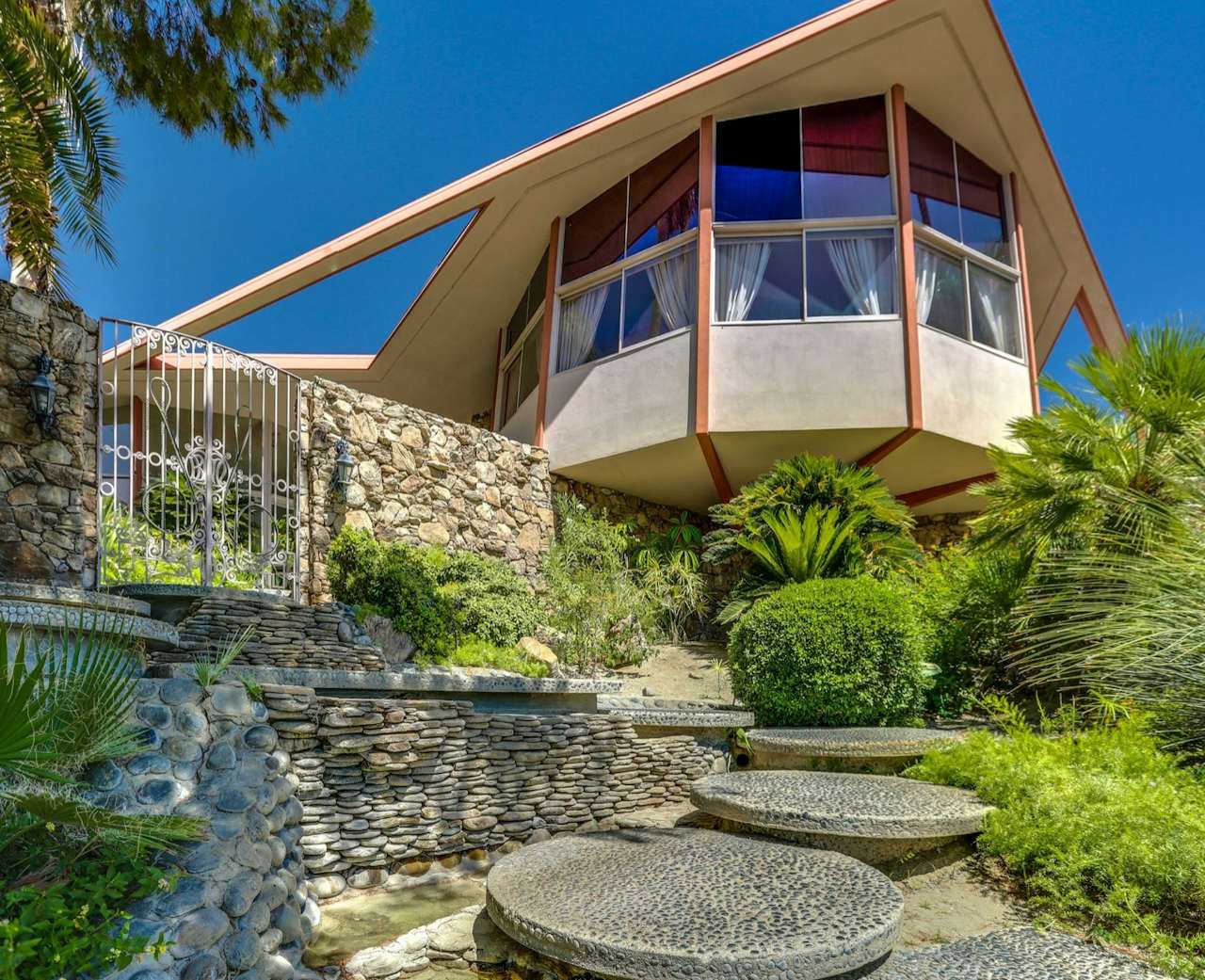 What Are Alexander Homes, and Why Are They Still So Beloved? - Dwell