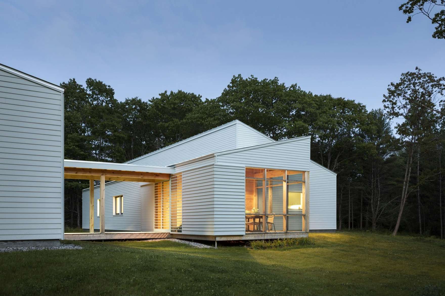 Photo 10 of 12 in This Nearly Net-Zero Prefab Home Is an ...