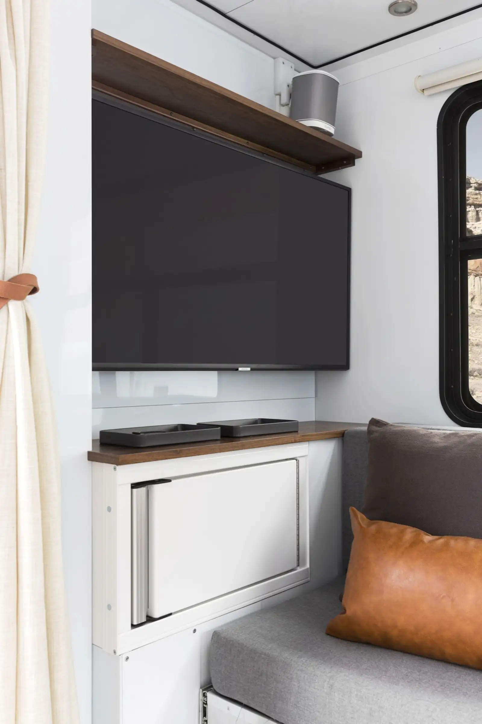 Living Vehicle Unveils 3 New Solar-Powered Trailers for Going Off-Grid ...
