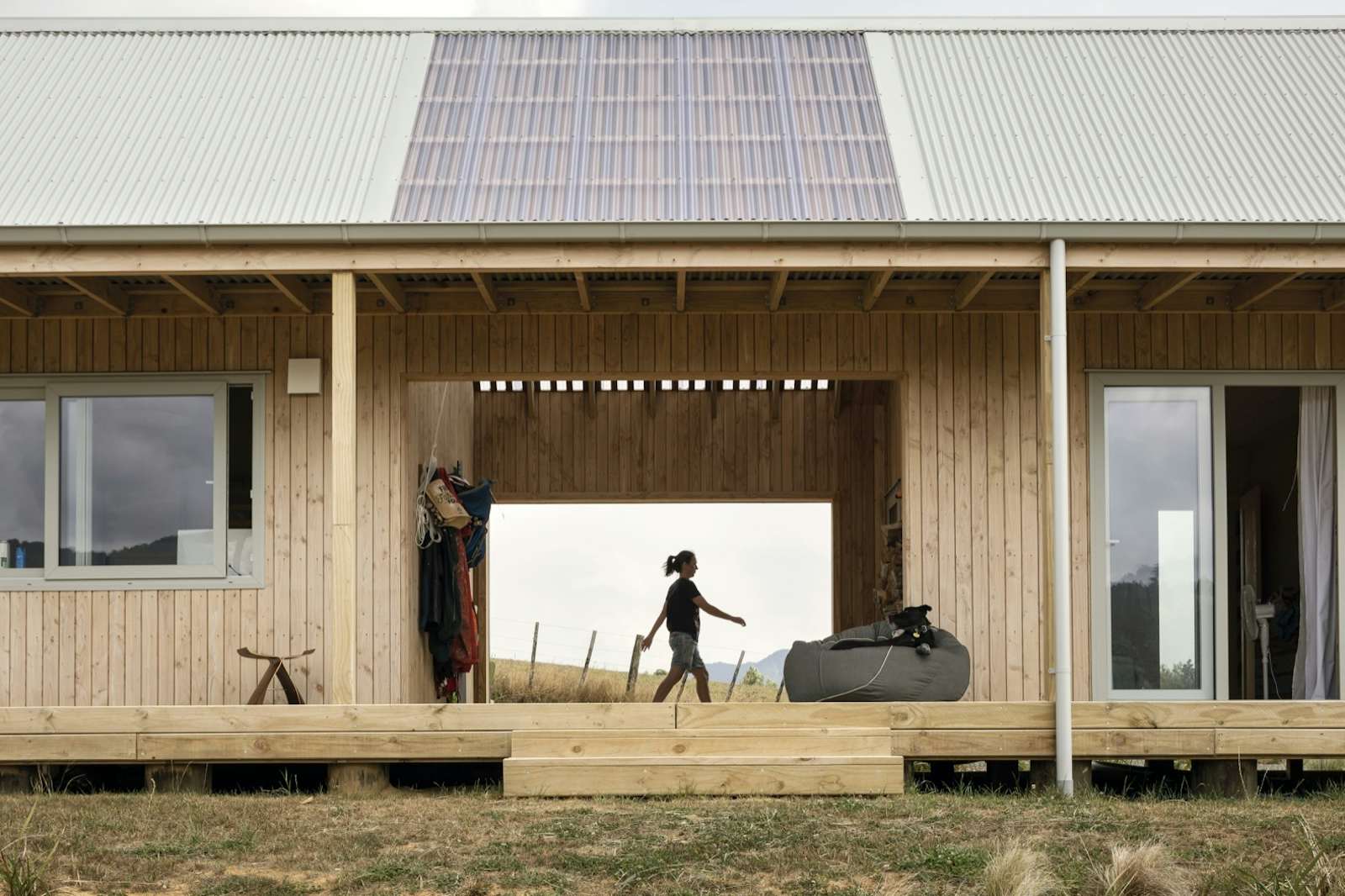 An Eco-Friendly Prefab Farmhouse Pops Up in New Zealand in Just 4 Days ...