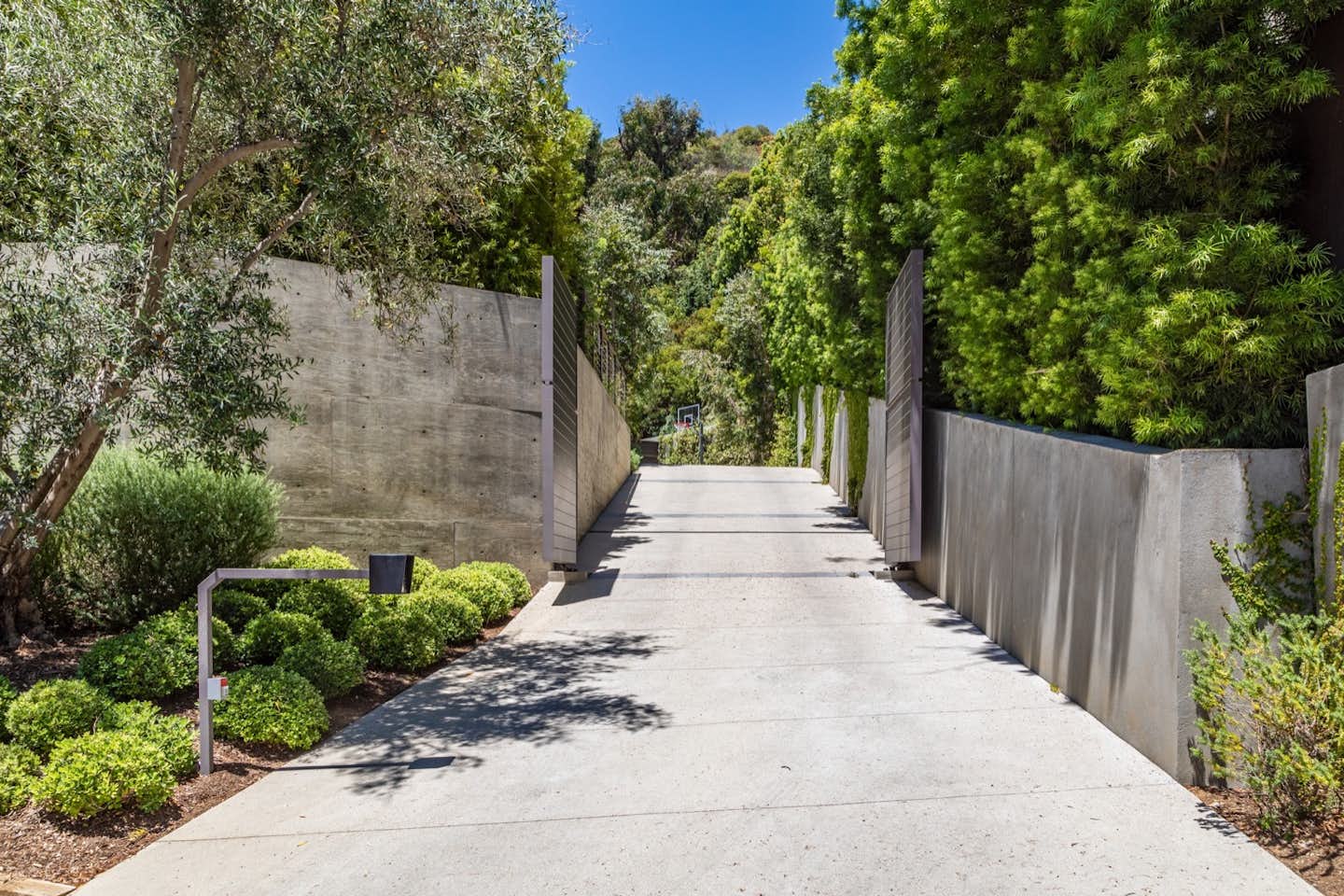 Will Arnett Lists His Prefab-Hybrid Home in Beverly Hills for $11M - Dwell