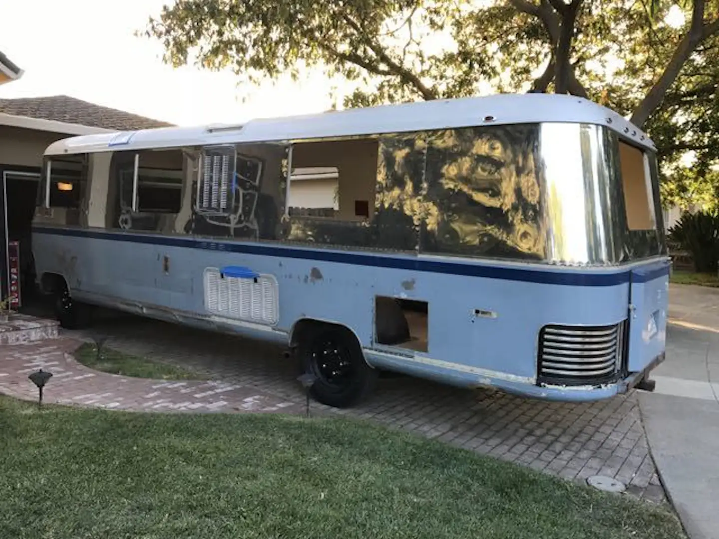 Flatnose Frank: Our Renovated Vintage RevCon Motorhome ("Is that an ...
