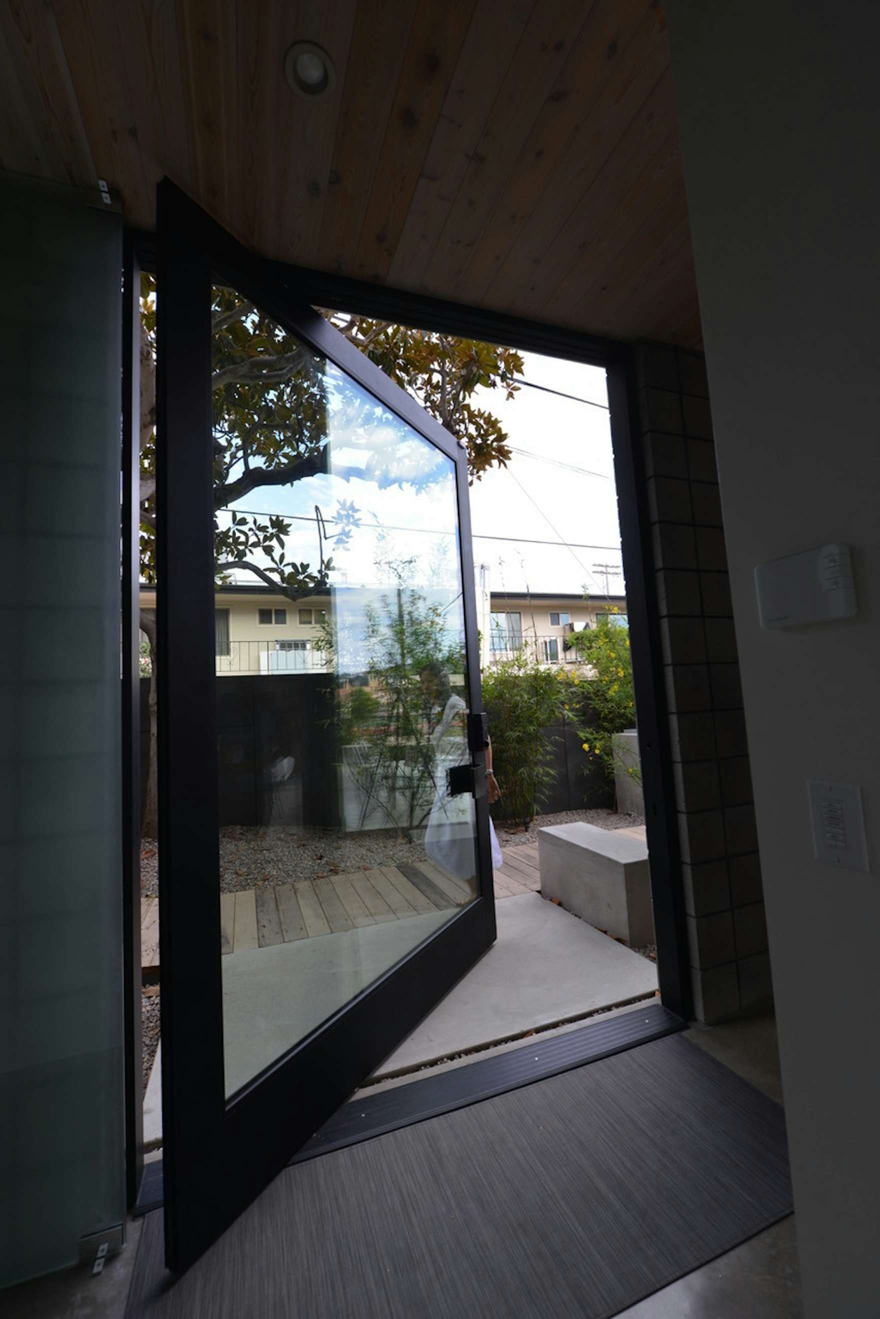 HLJH (8 Photos) - Dwell