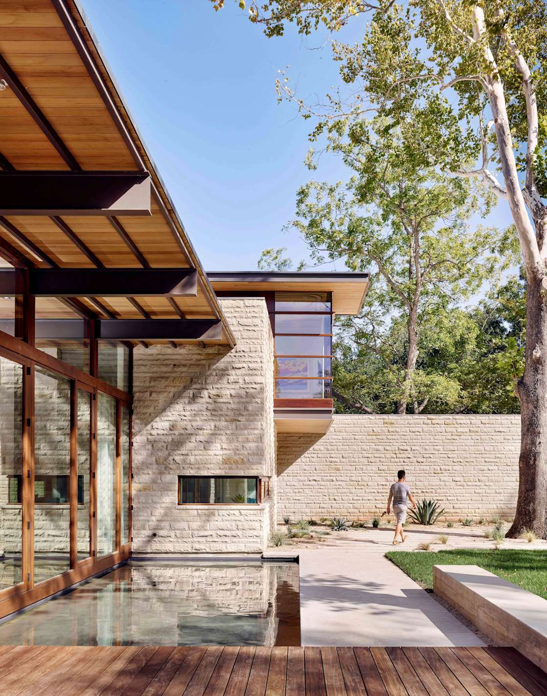 Photo 10 of 14 in Lake Austin Residence by A Parallel Architecture - Dwell