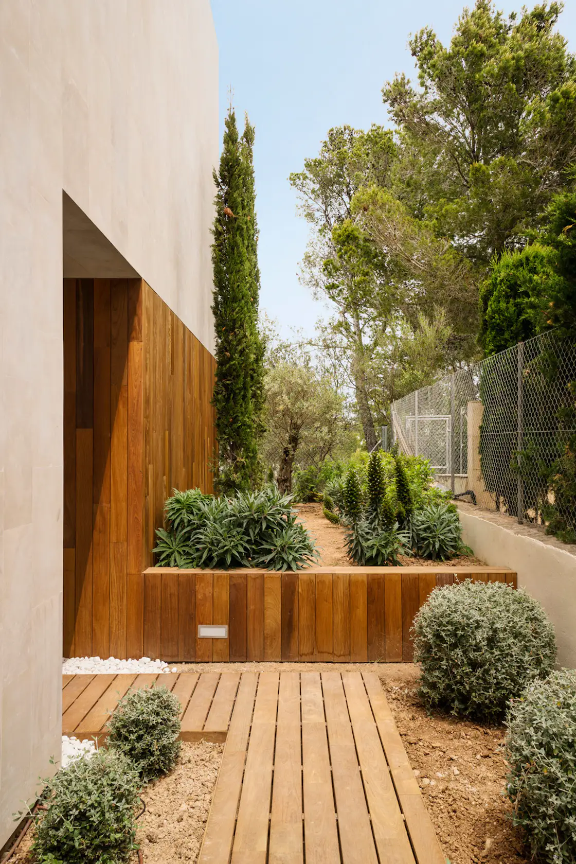 Photo 9 of 16 in M3 House by OLARQ Osvaldo Luppi Architects - Dwell