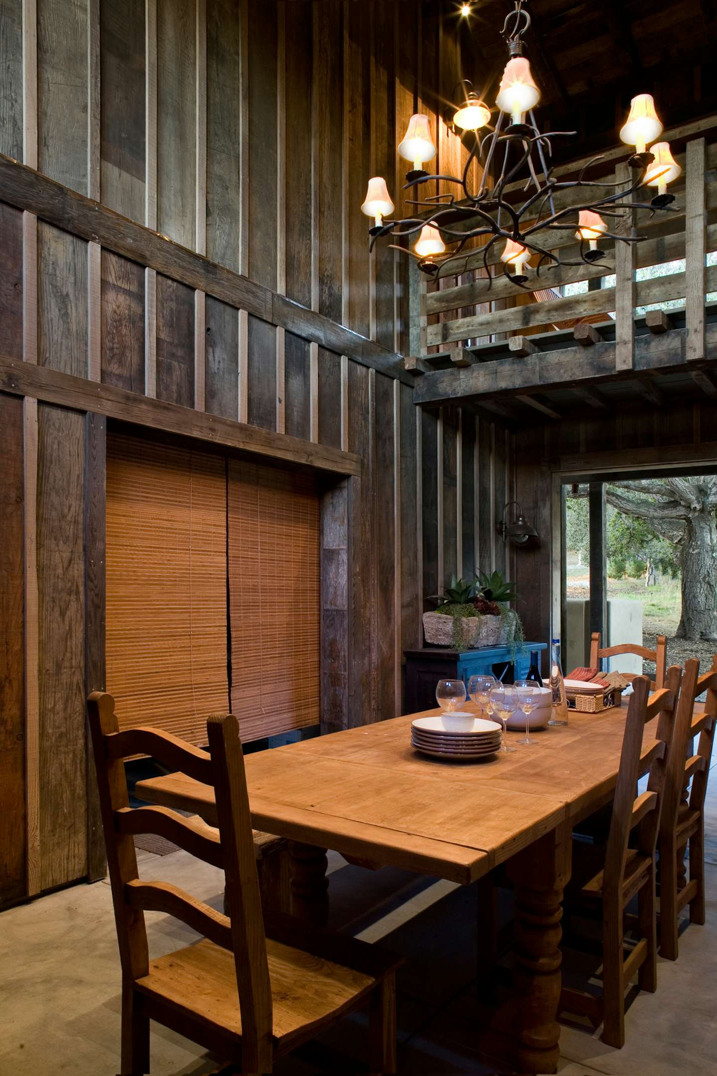 Photo 5 of 11 in Barn House Compound by Rick Pharaoh - Dwell