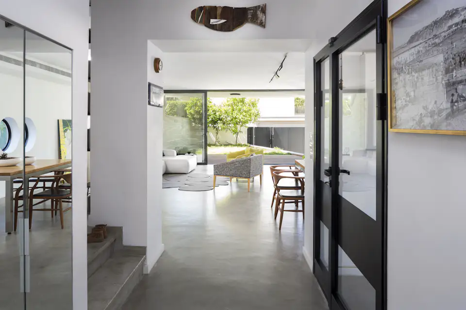 L House (20 Photos) - Dwell