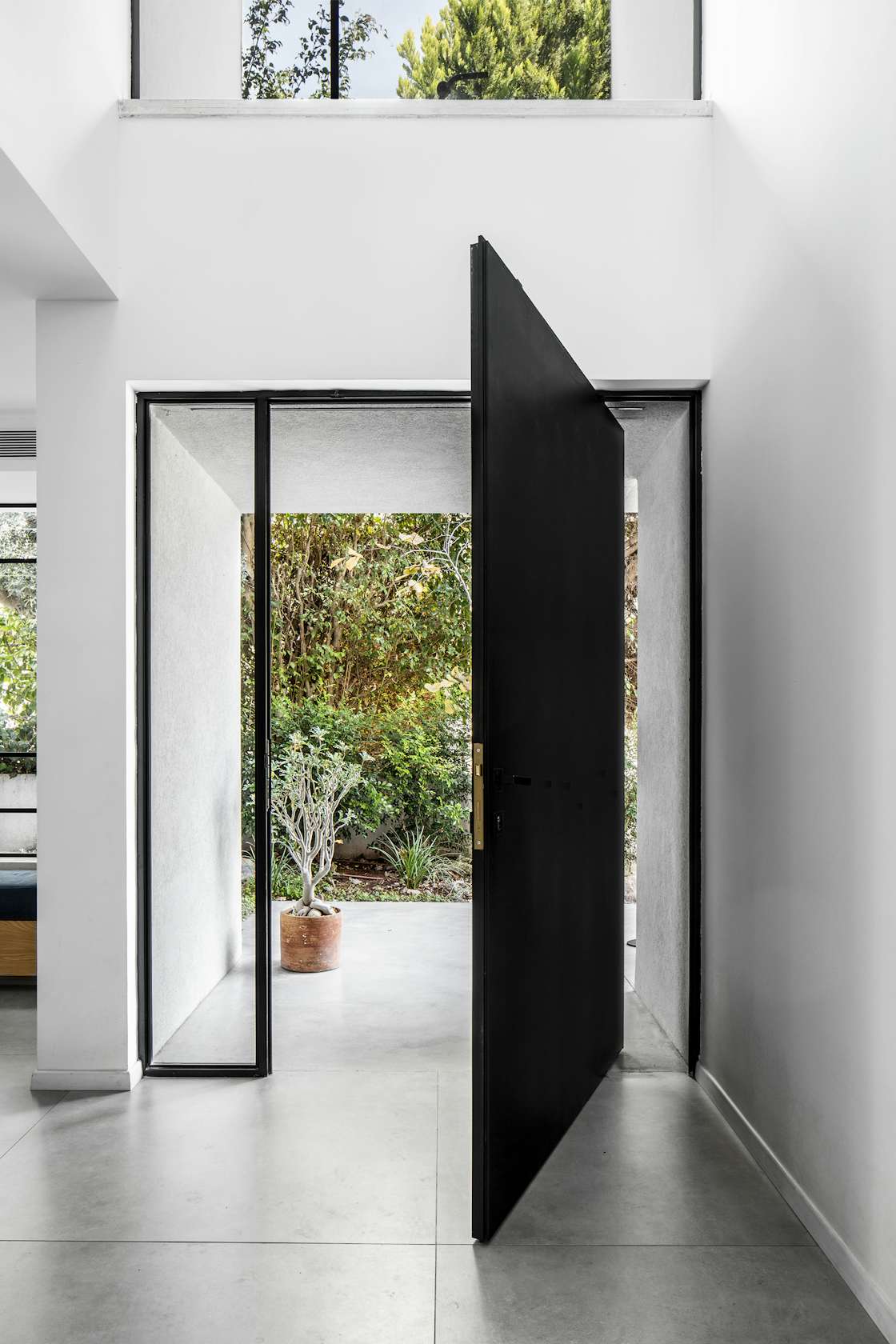 5 Homes With Distinctive Doorways - Dwell