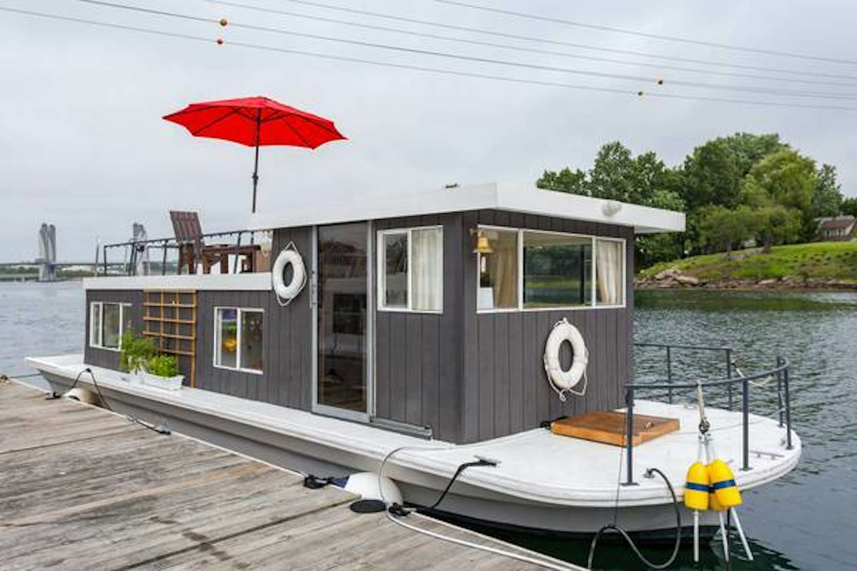 Photo 11 of 20 in Midcentury Modern Houseboat by Matthew Doherty - Dwell