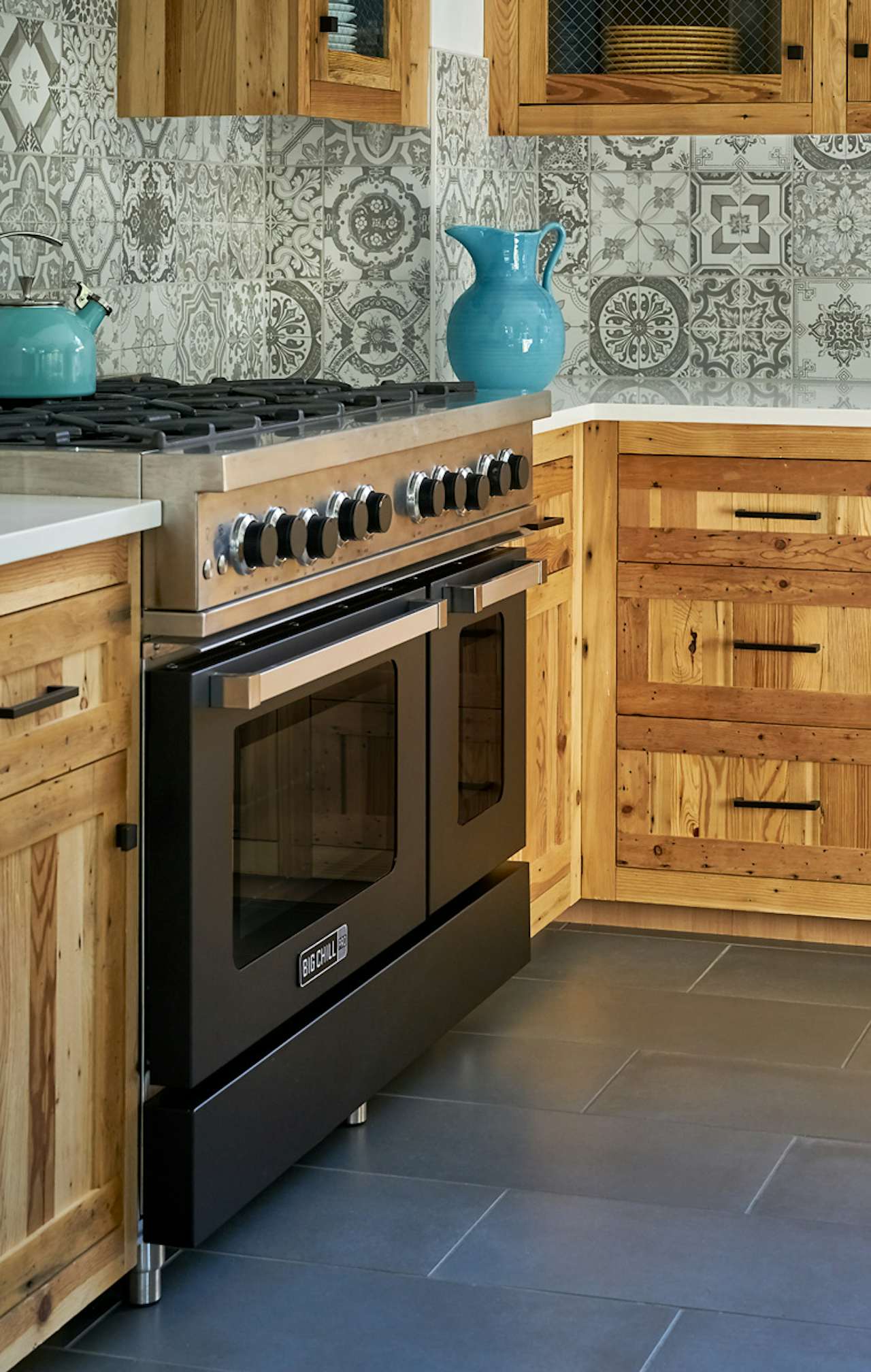 House Tour: Naturally Lit, Central Kitchen for Colorado’s Retro Master ...