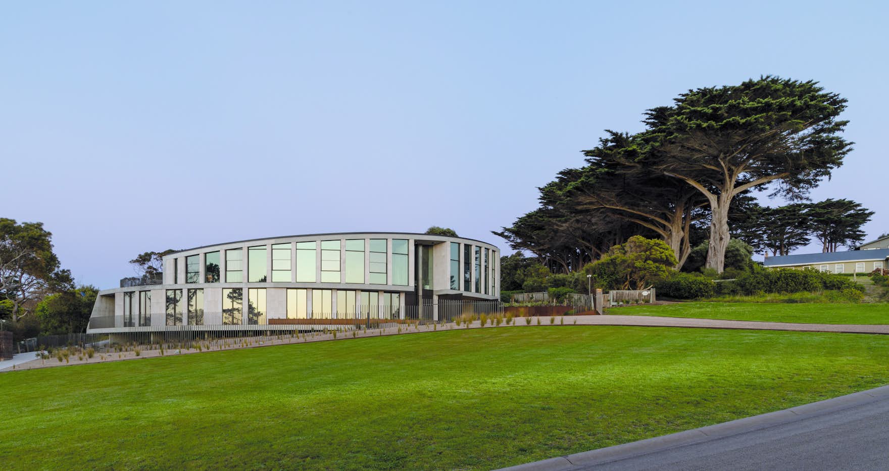 Tidal Arc House by Woods Bagot - Dwell