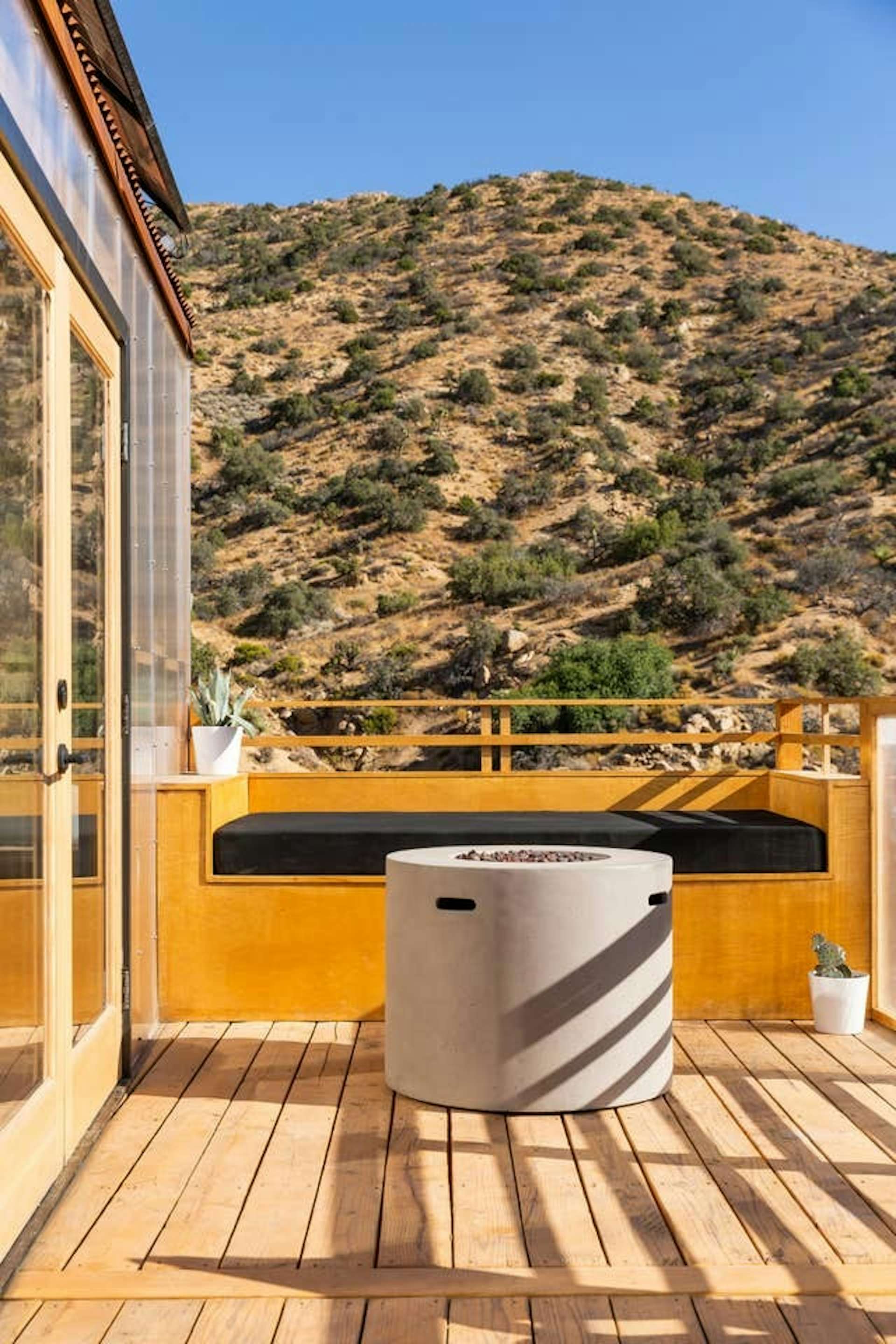 Photo 4 of 12 in Take in Panoramic Desert Views in This Off-Grid Cabin ...