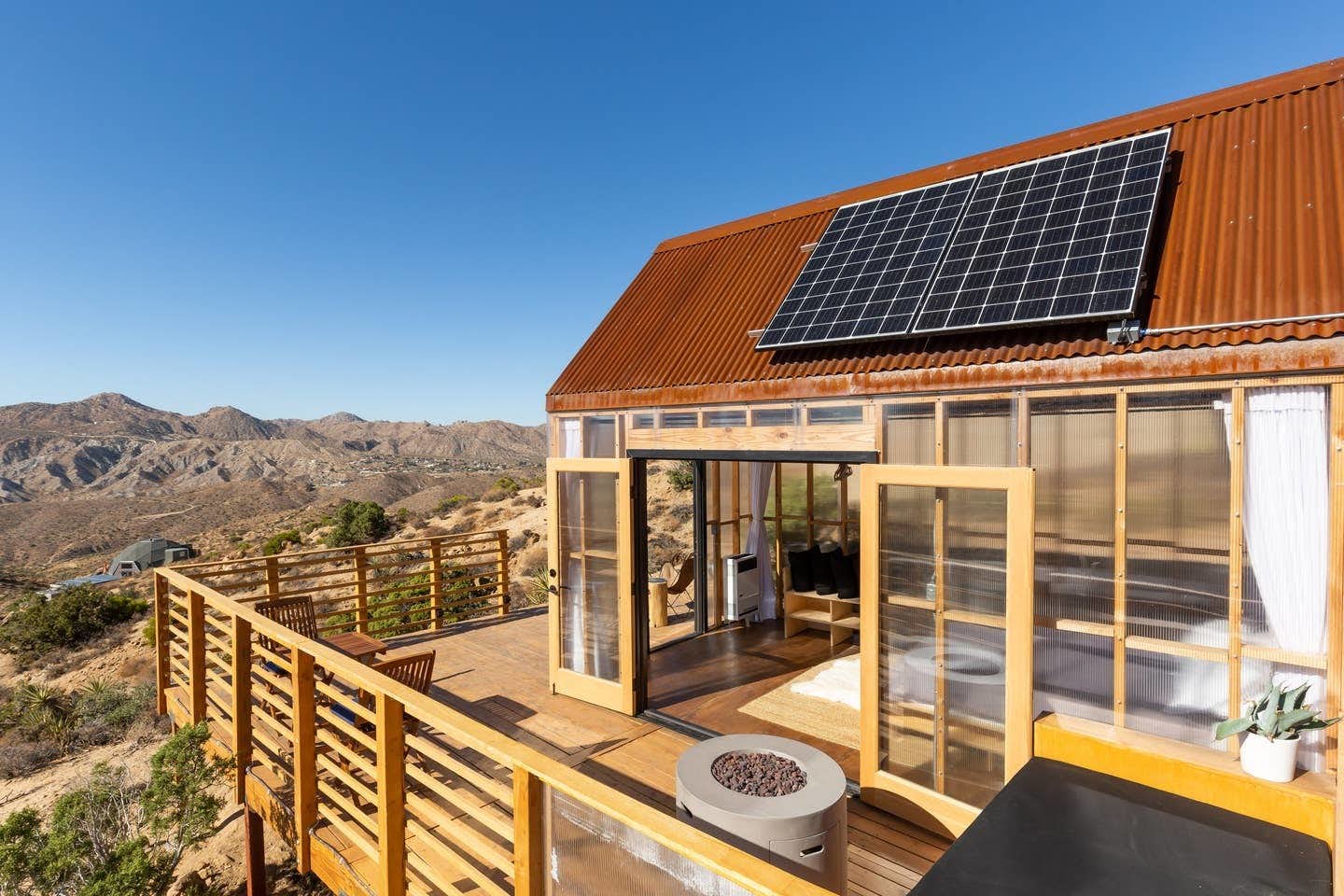 Photo 5 of 12 in Take in Panoramic Desert Views in This Off-Grid Cabin ...