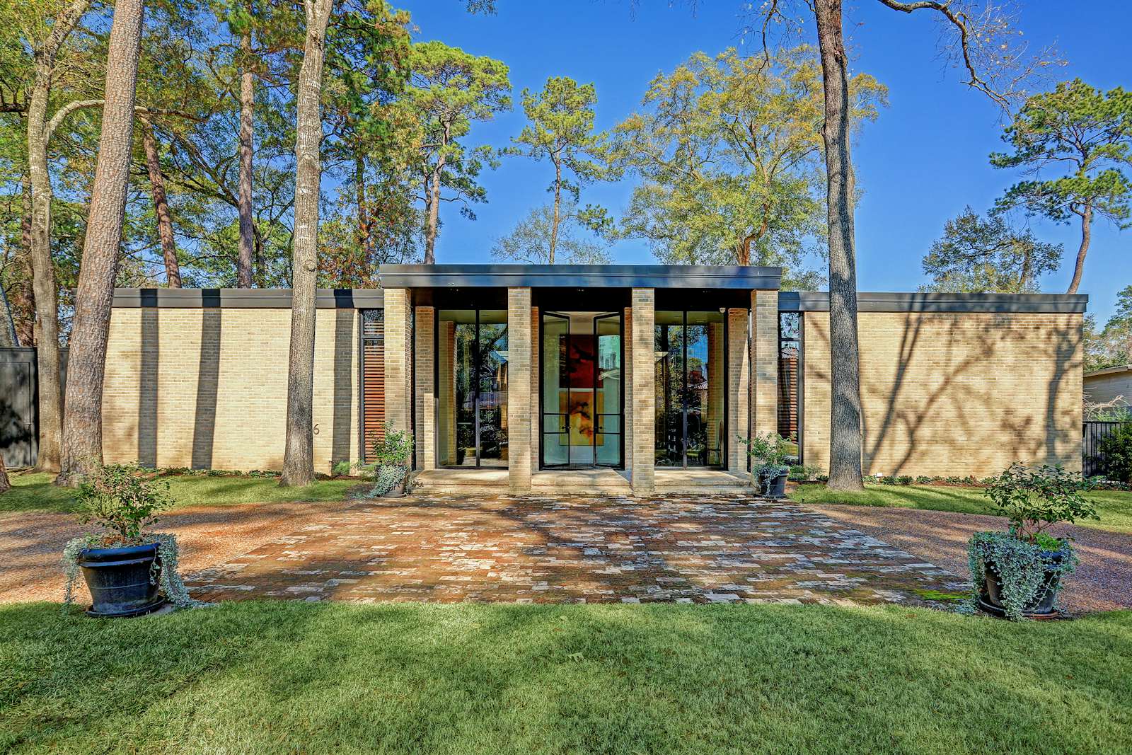 Renovated Mid Century by Renowned Houston Architect (10 Photos) - Dwell