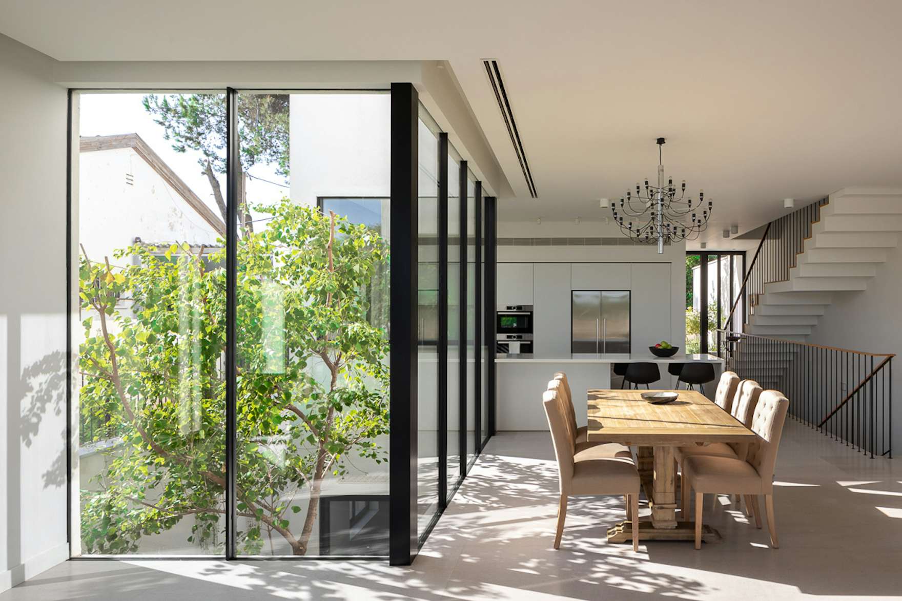 Photo 6 of 11 in Harimon House by Dan Koniak - Dwell