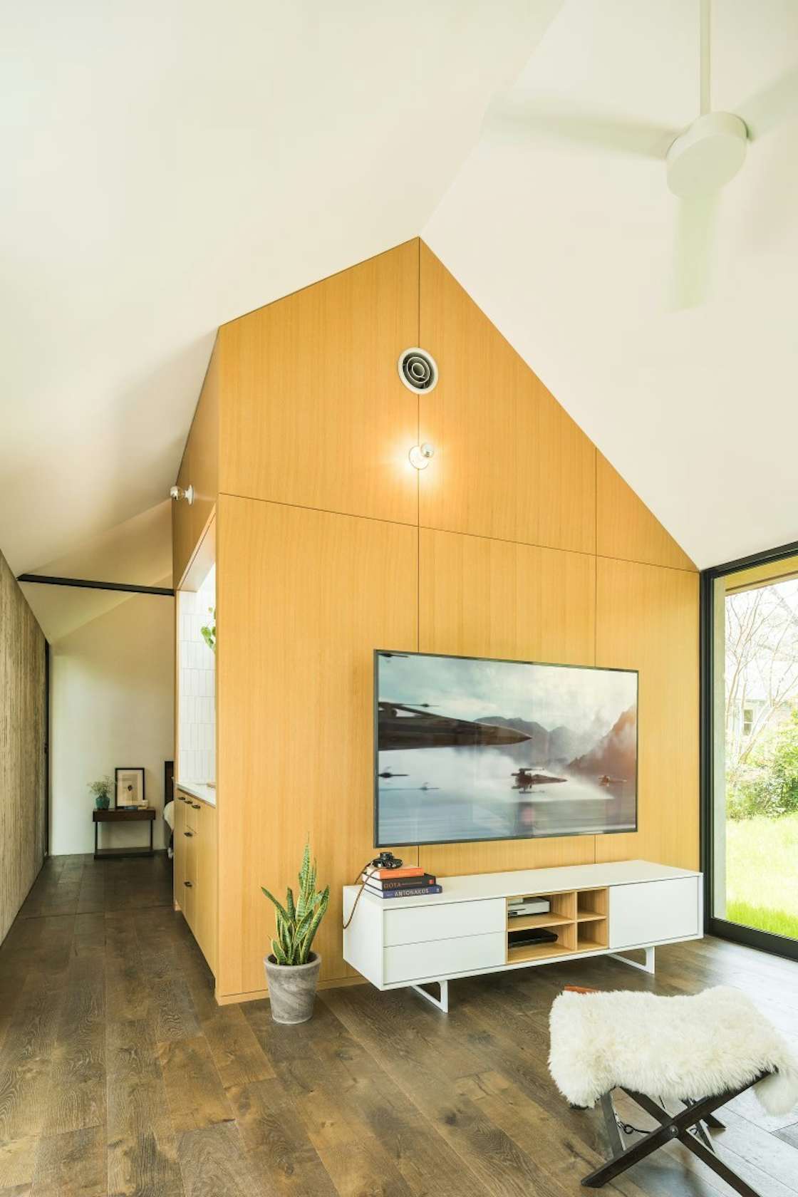 Photo 6 of 7 in A Concrete Casita in Austin Does Double Duty as ...