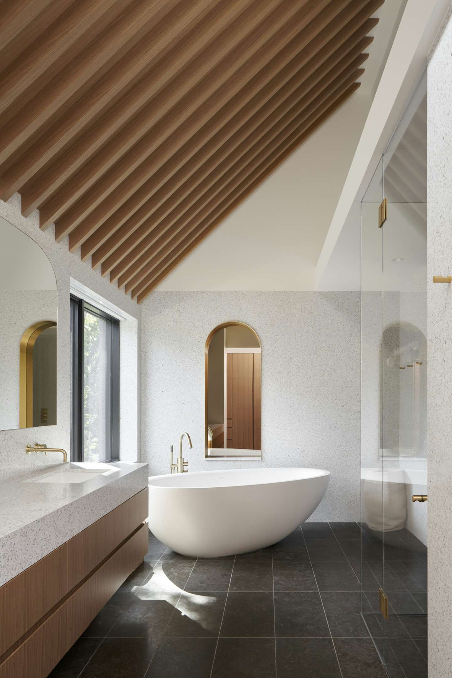 Photo 18 of 22 in Freestanding Tubs in Prime Setups by Dwell from A Jaw ...