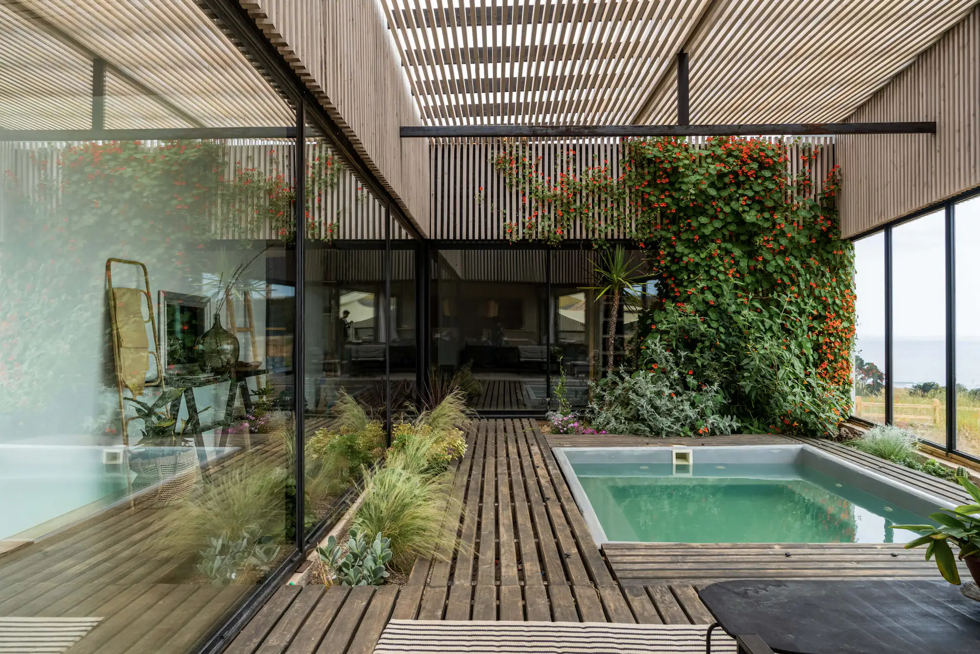 Photo 8 of 15 in A Chilean Beach Home’s Sinuous Facade Is Designed for ...