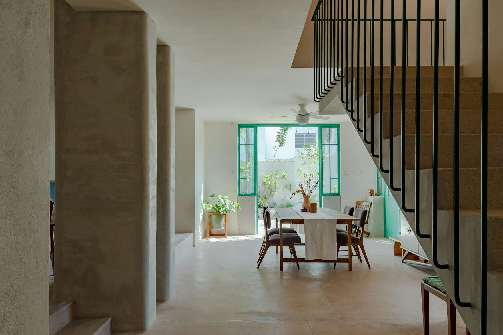 Photo 15 of 26 in Before & After: In Mérida, a Blocky ’80s Home Turns ...