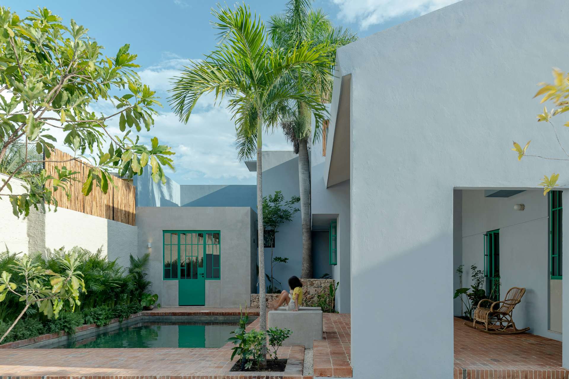 Photo 3 of 26 in Before & After: In Mérida, a Blocky ’80s Home Turns ...