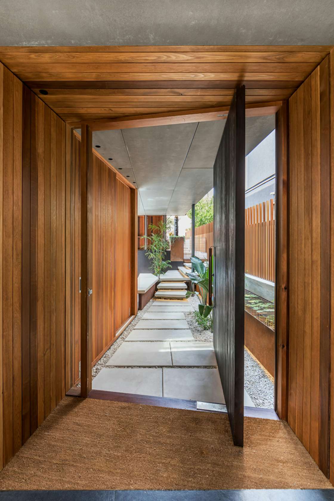 Living Screen House (10 Photos) - Dwell