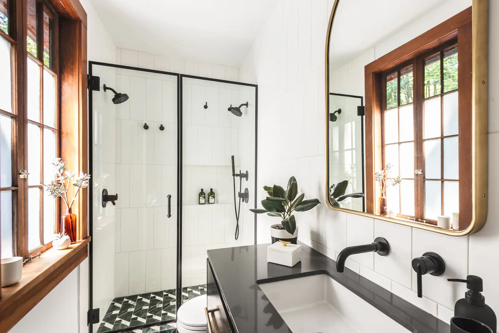 20 “Before & After” Remodels That Transform Blah Bathrooms Into ...