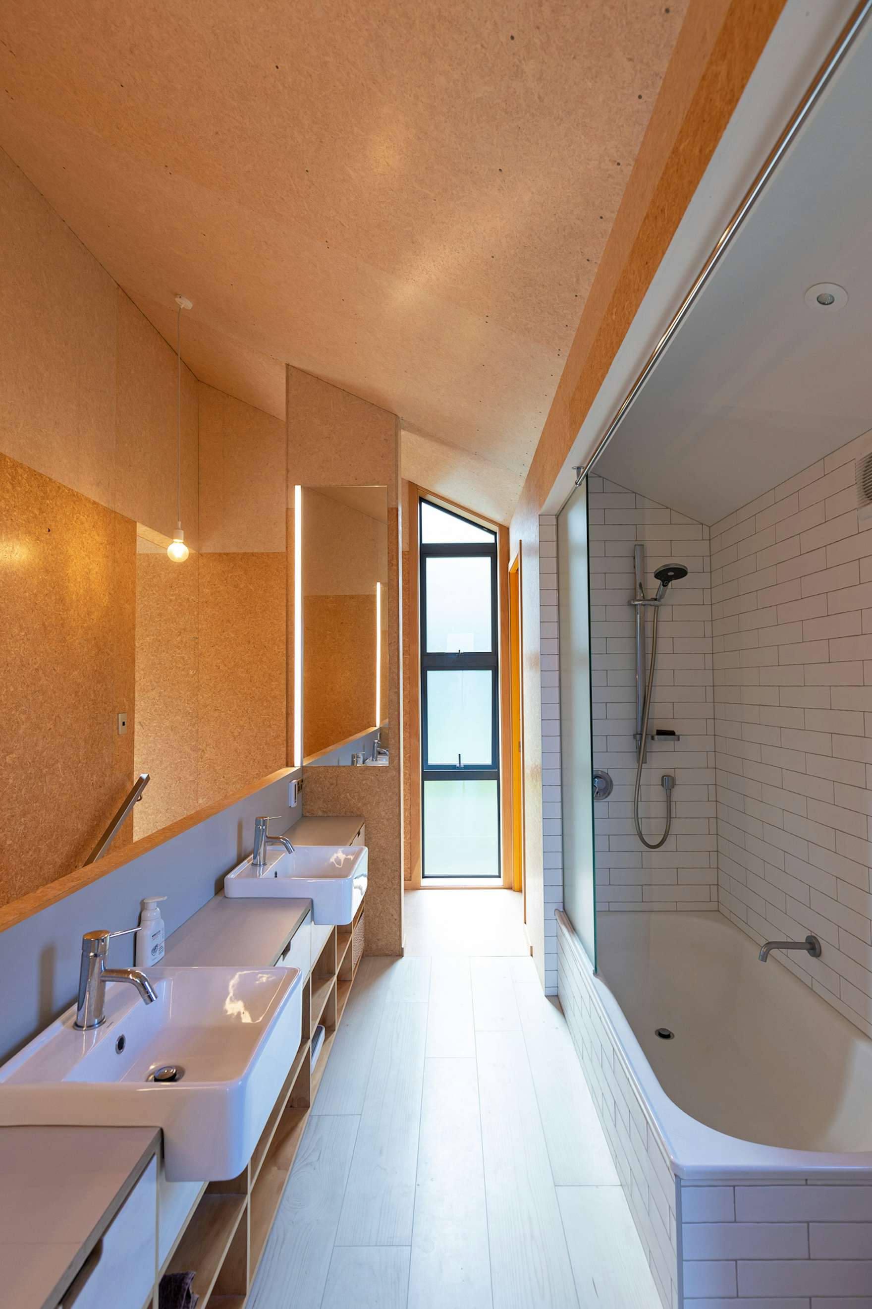 Photo 7 of 23 in This Compact New Zealand Home Uses Low-Cost Materials ...