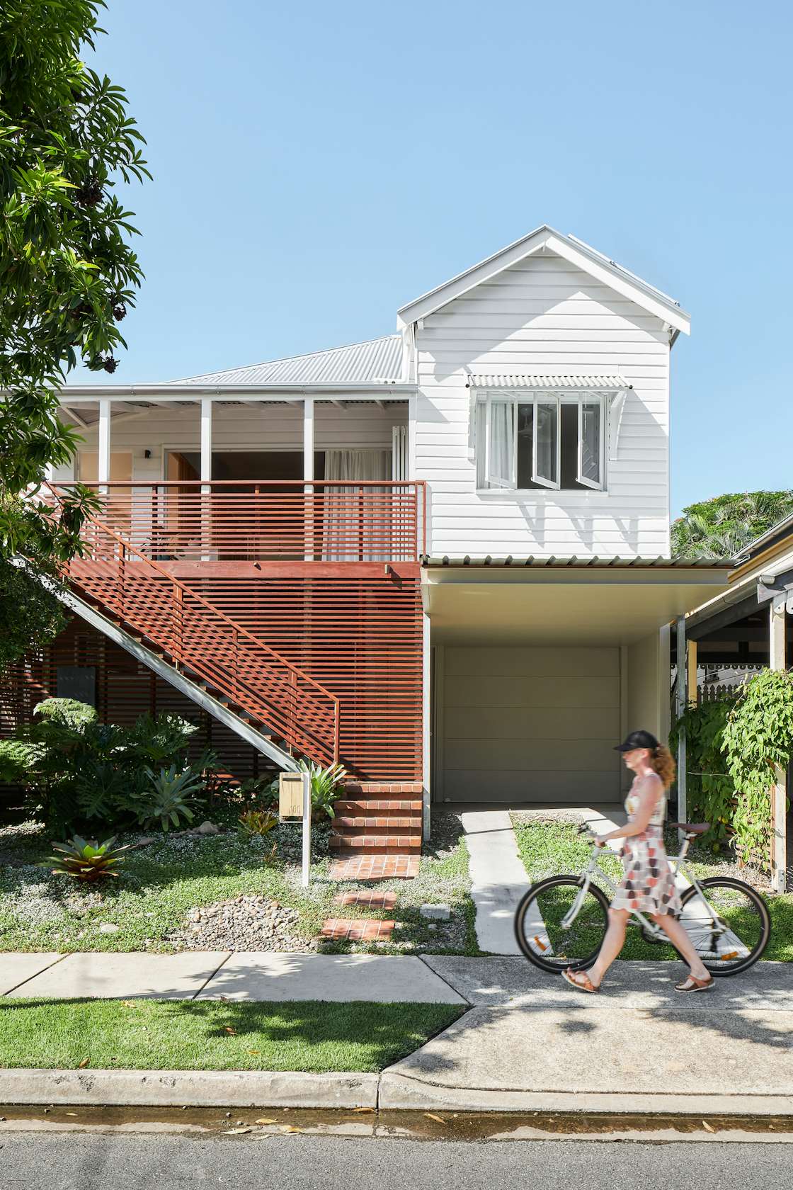Photo 1 of 23 in A Central Courtyard Fills an Australian Home With ...