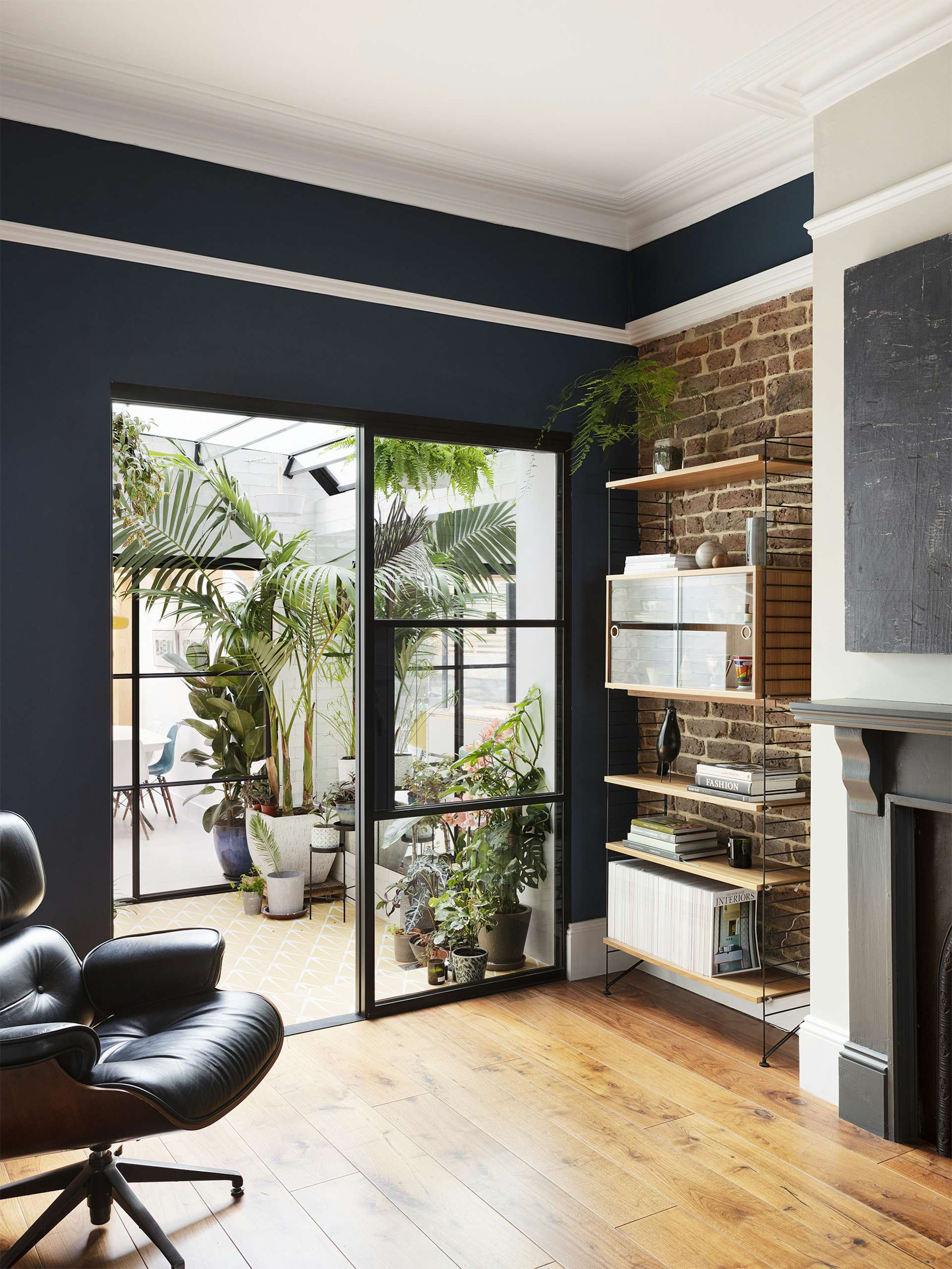 Photo 8 of 18 in A Glass Courtyard Brings the Garden Inside a London ...