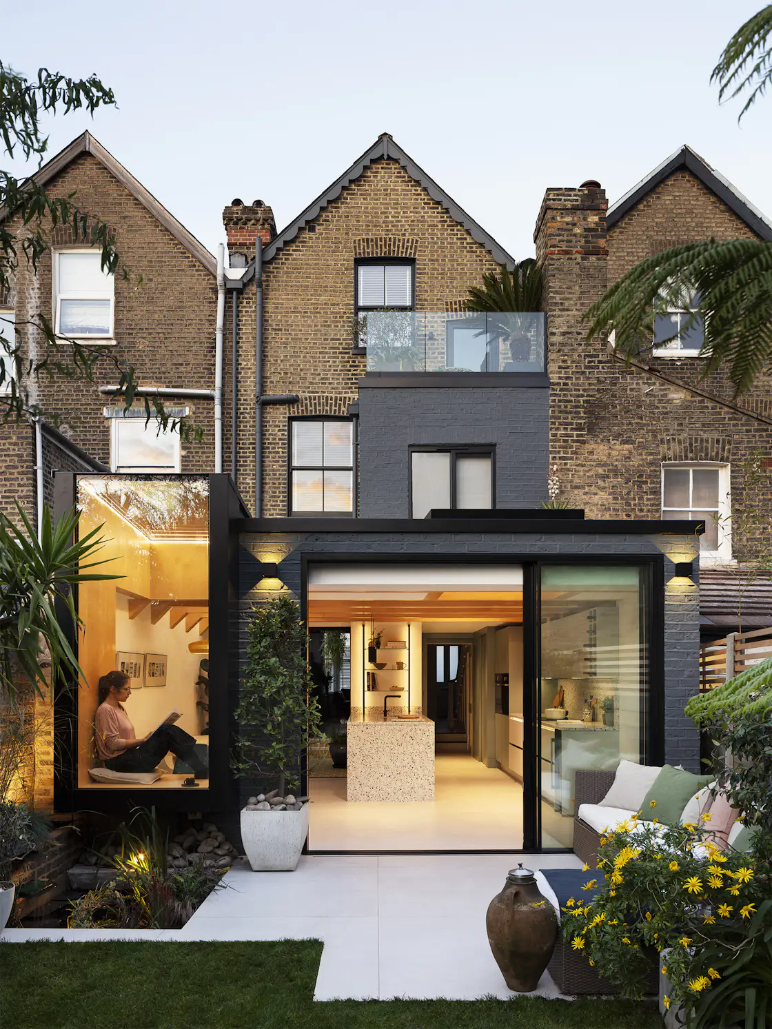 Photo 1 of 18 in A Glass Courtyard Brings the Garden Inside a London ...