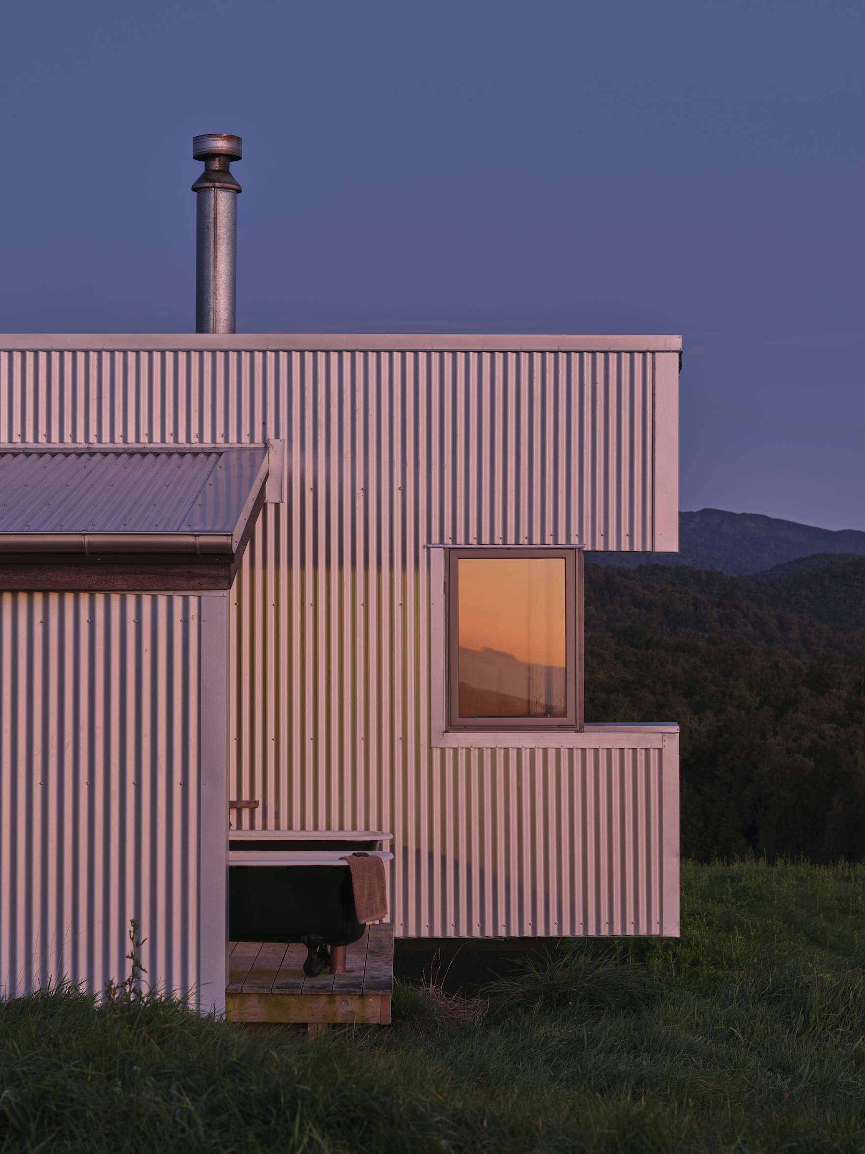 Photo 13 of 19 in A Remote Cabin in New Zealand Celebrates Affordable ...