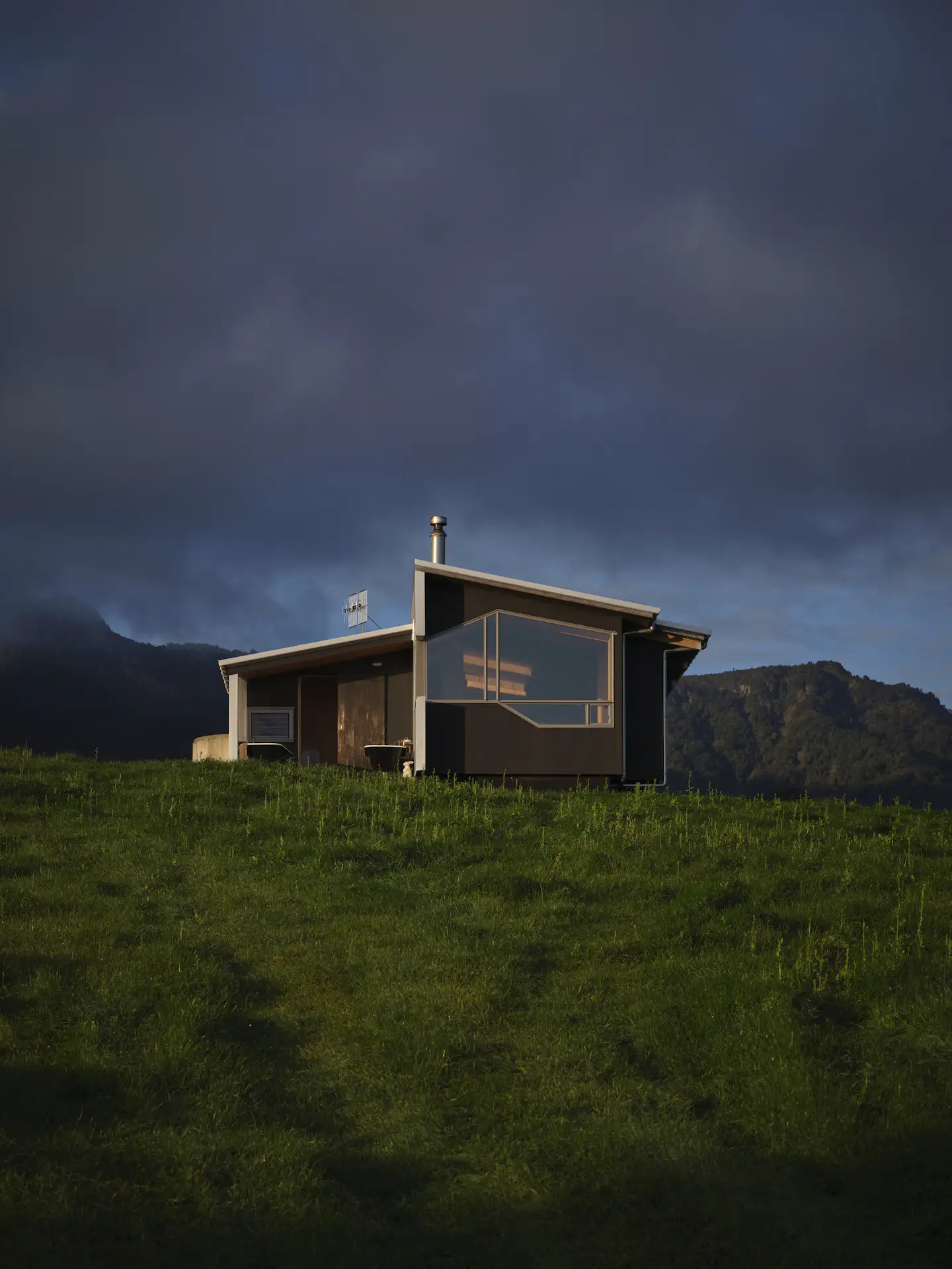 Photo 3 of 19 in A Remote Cabin in New Zealand Celebrates Affordable ...